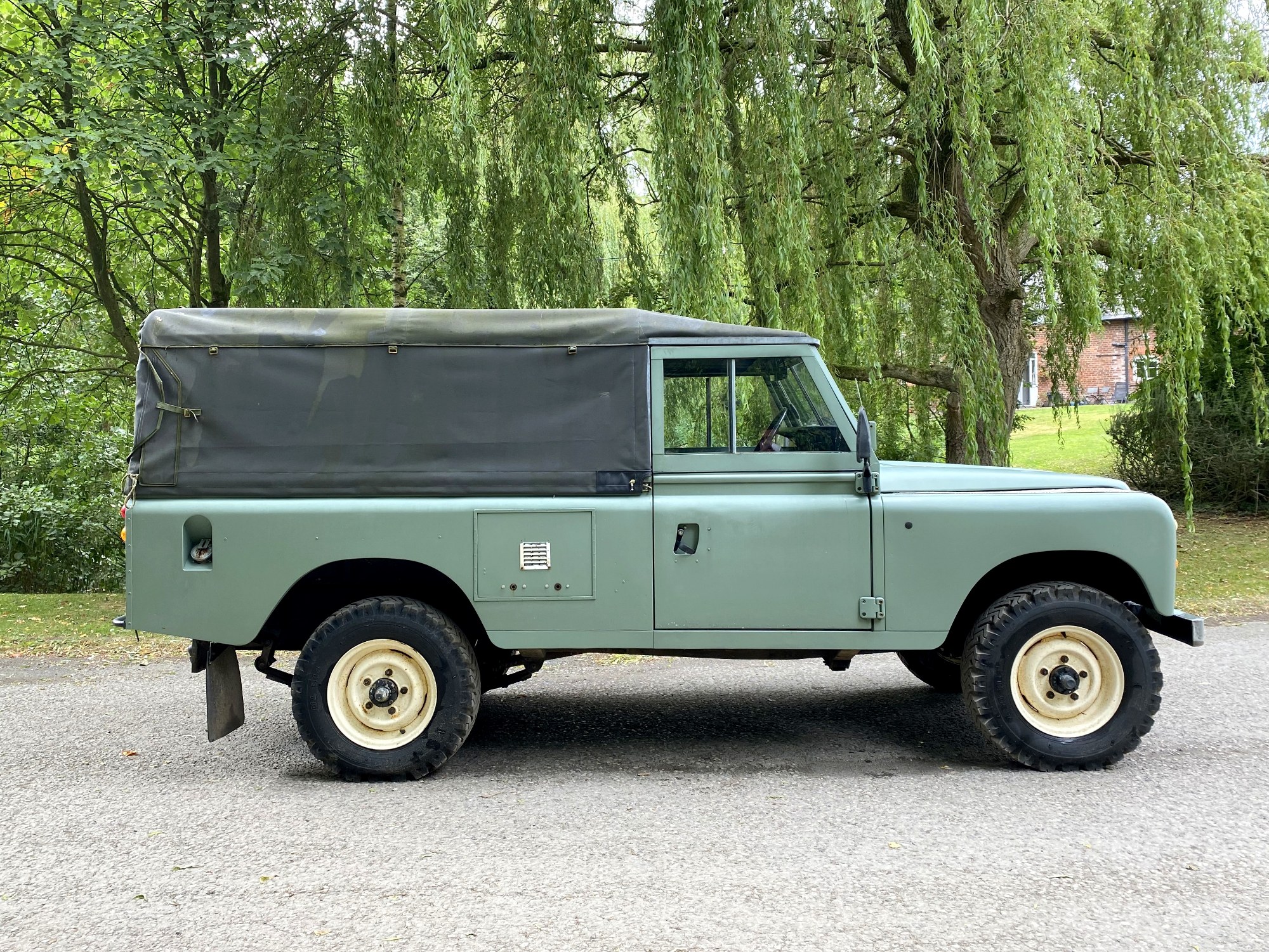 Lot 67 - 1982 Land Rover 109 Stage One V8