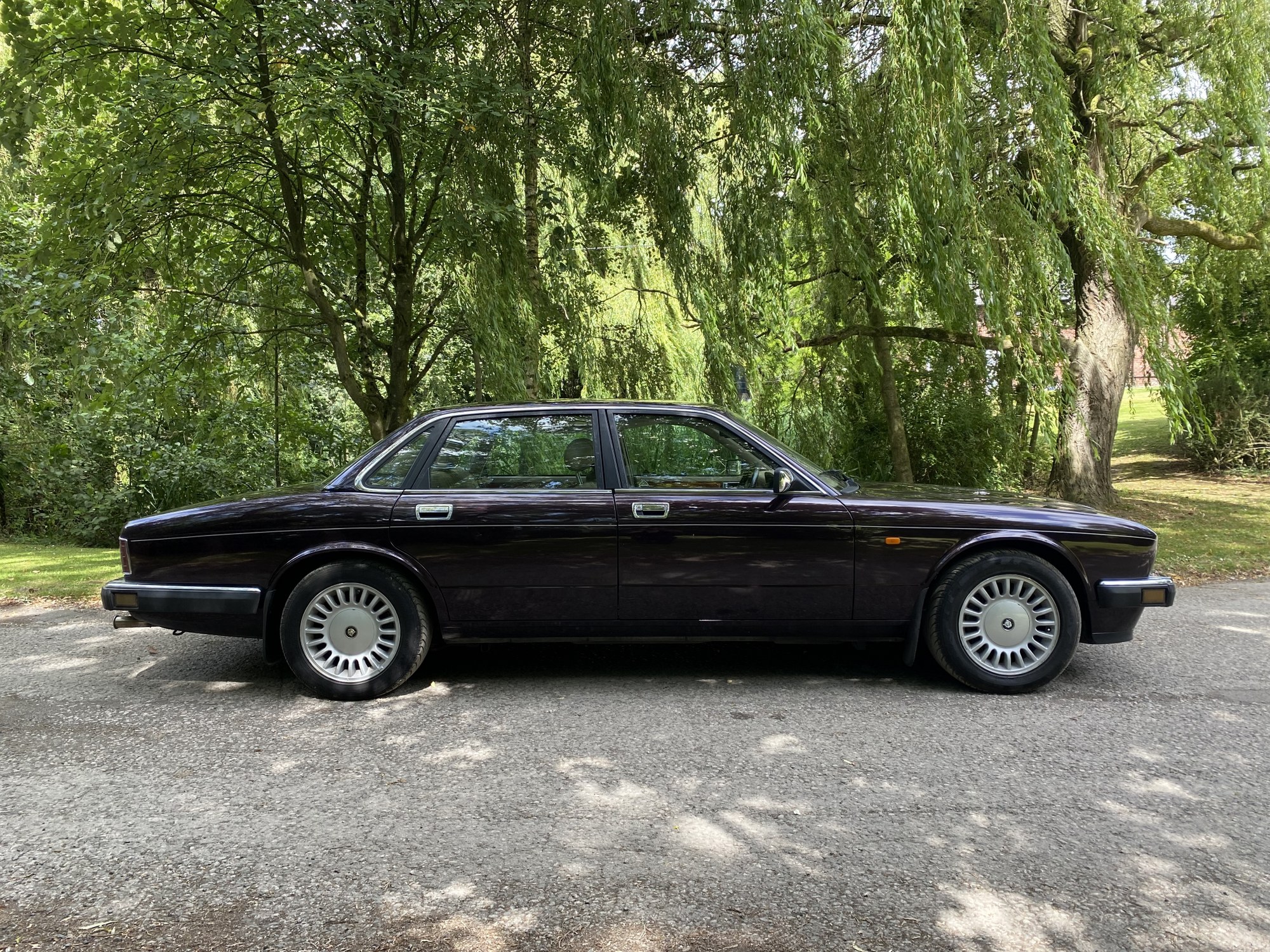 Lot 9 - 1991 Jaguar XJ12