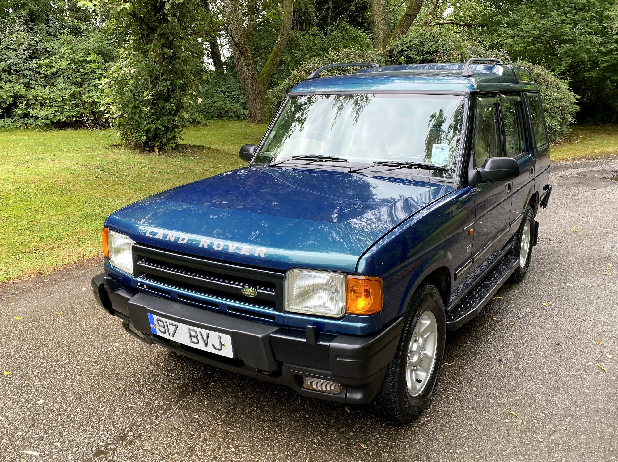Lot 75 - 1998 Land Rover Discovery 50th Anniversary