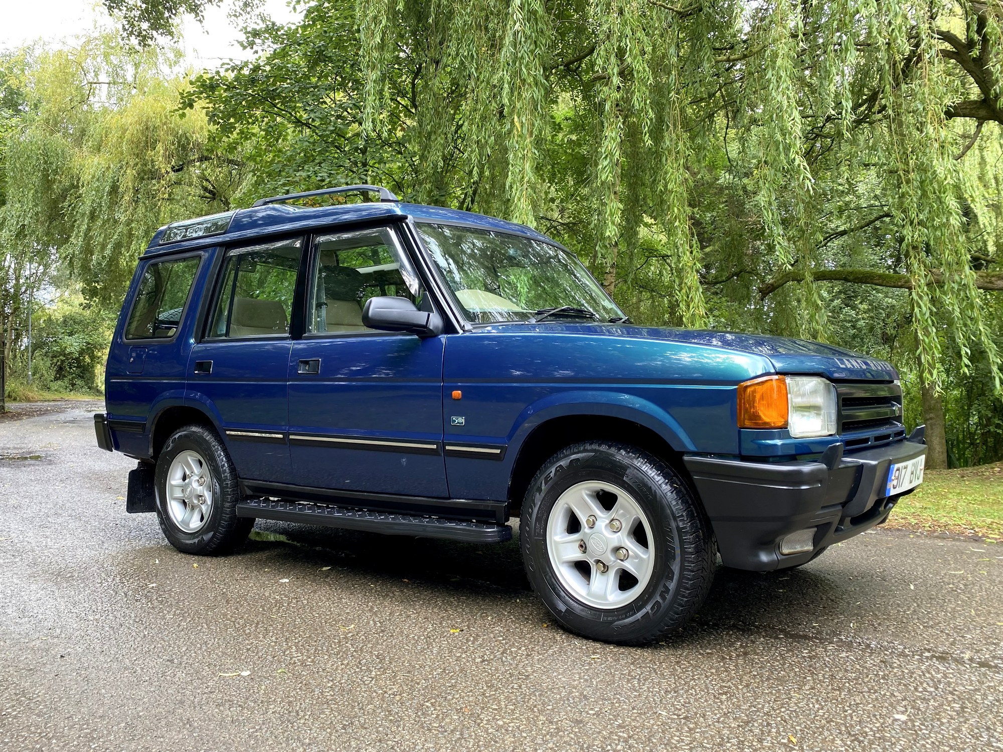 Lot 75 - 1998 Land Rover Discovery 50th Anniversary