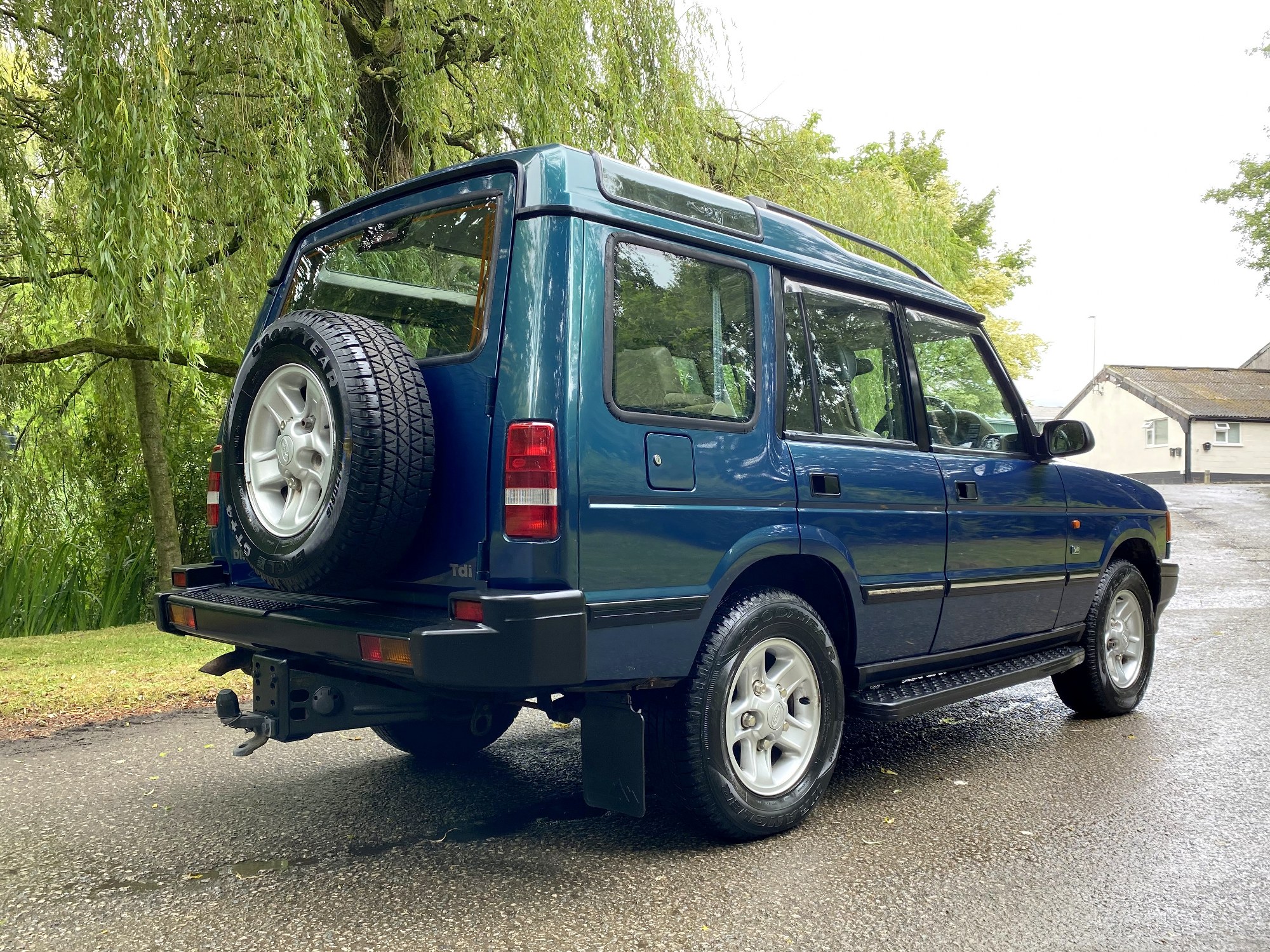 Lot 75 - 1998 Land Rover Discovery 50th Anniversary