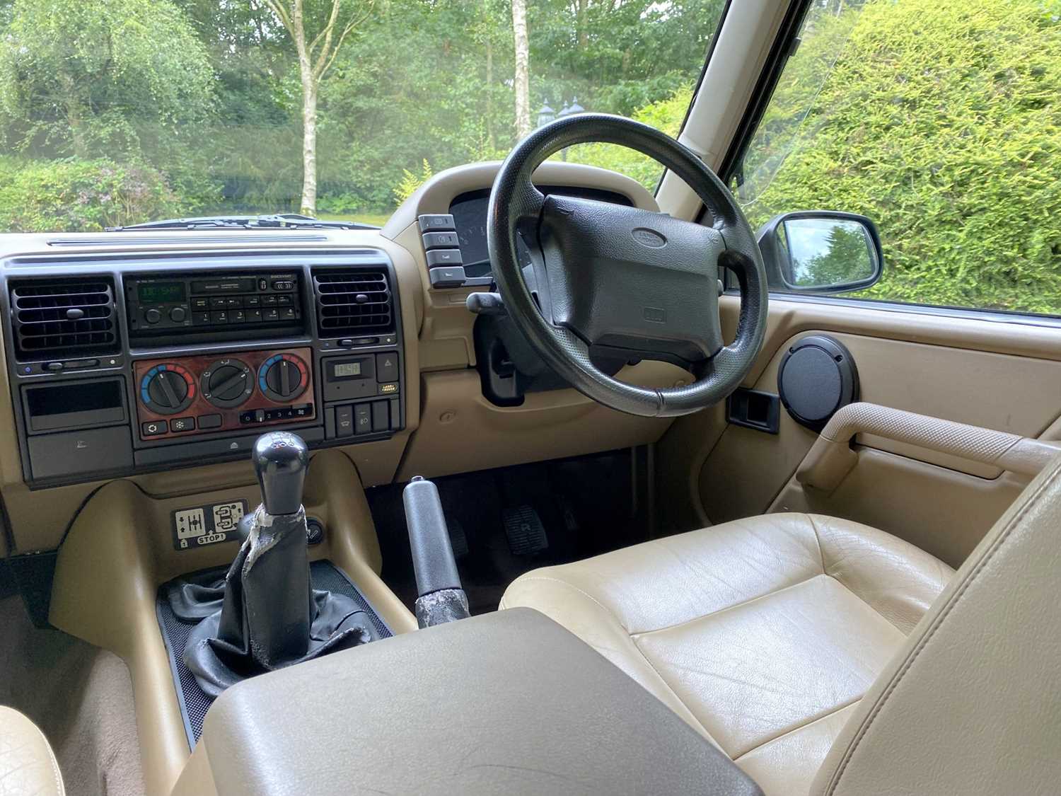 Lot 75 - 1998 Land Rover Discovery 50th Anniversary