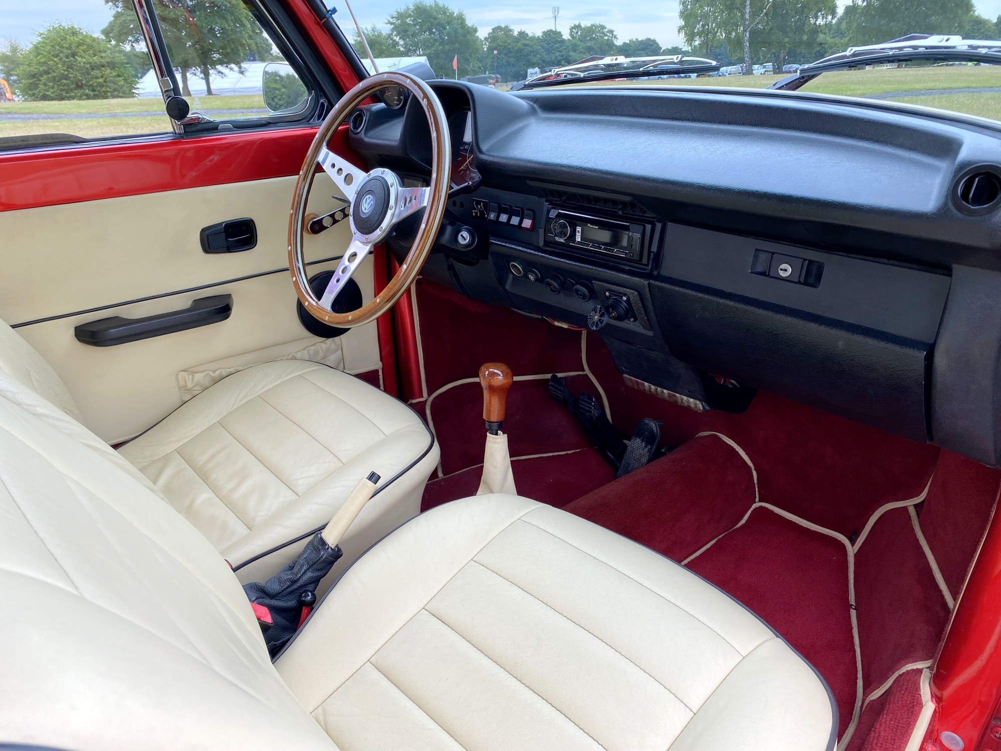 Lot 89 - 1977 Volkswagen Beetle Convertible