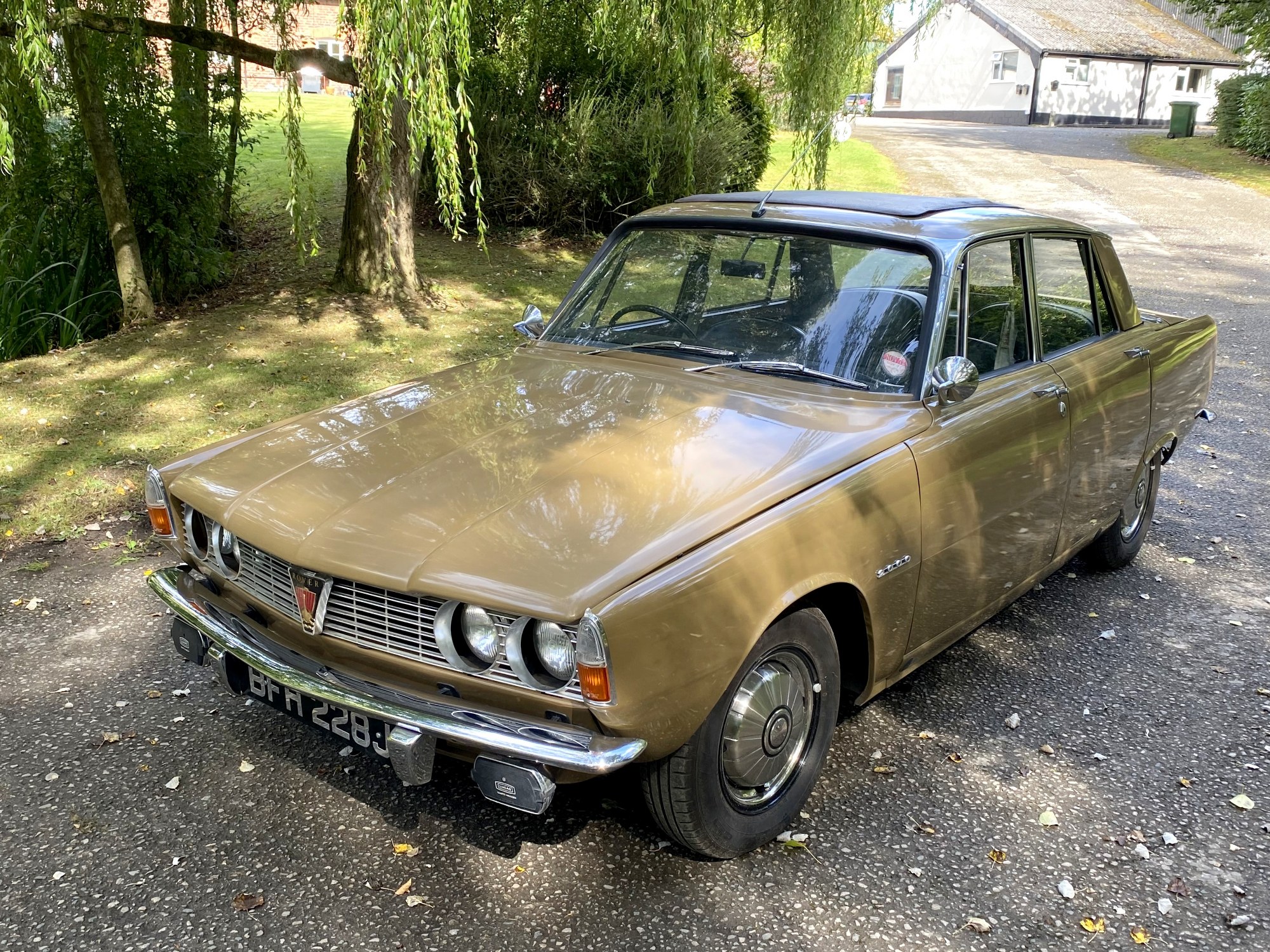 Lot 73 - 1970 Rover 2000