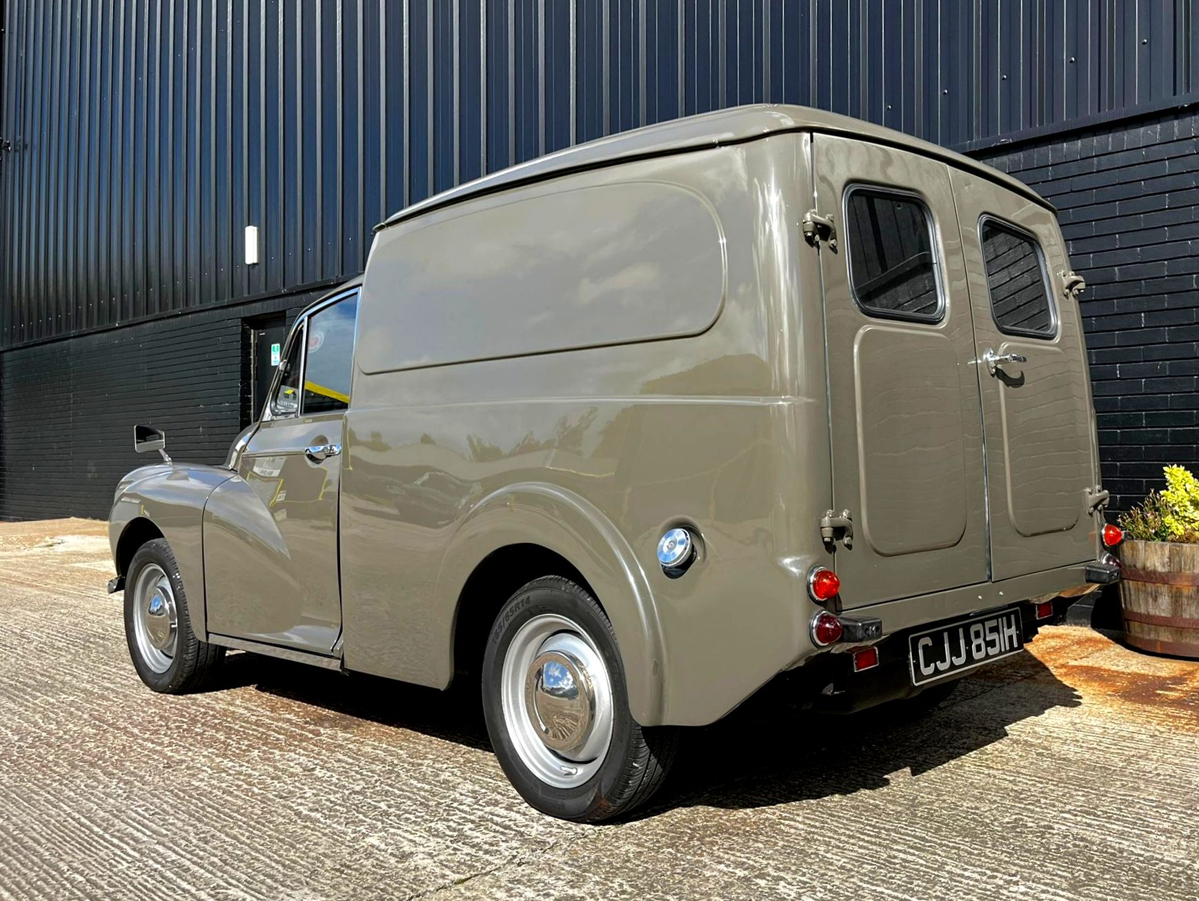 Lot 69 - 1969 Austin 6 CWT Van