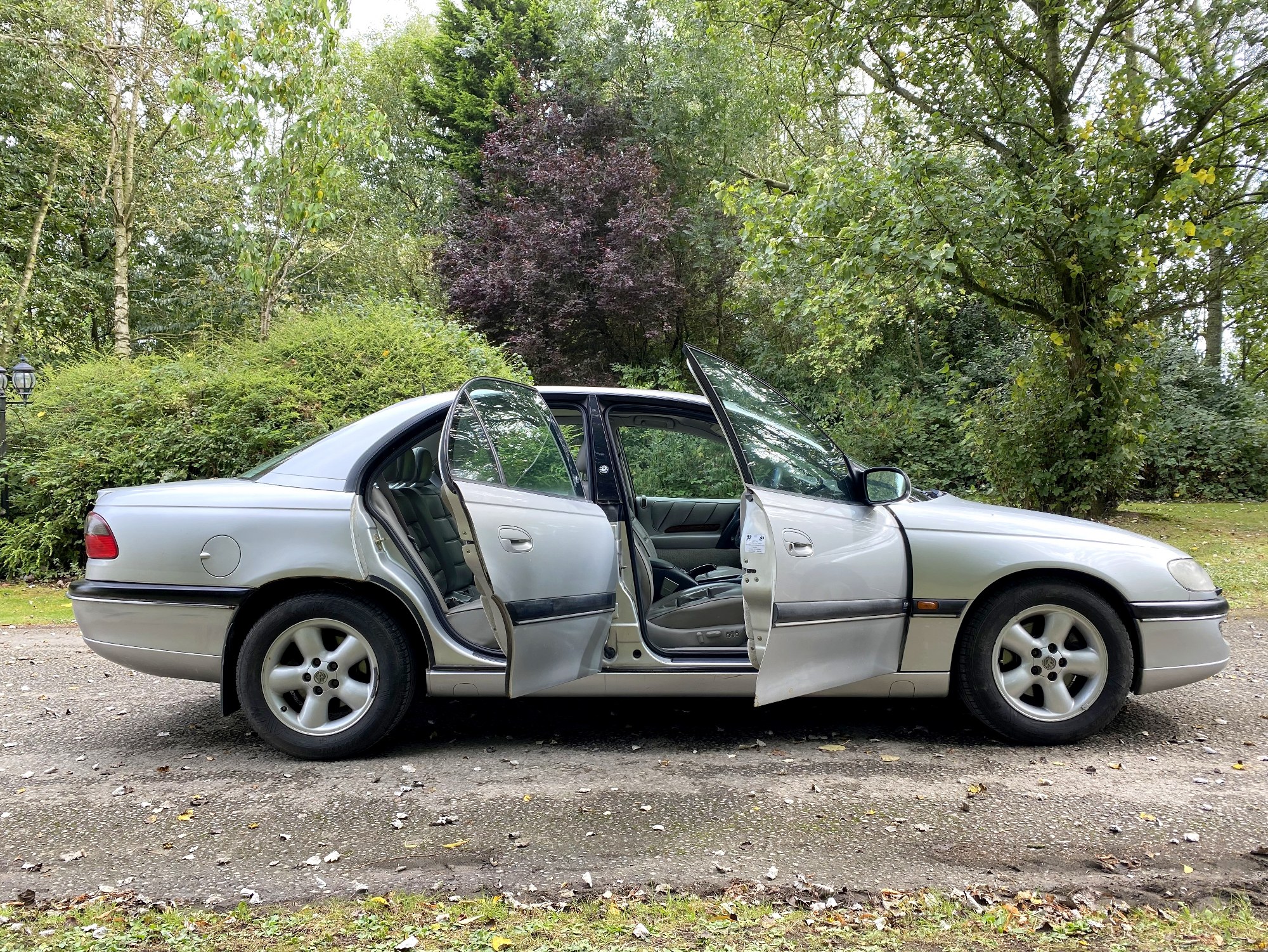 Lot 31 - 1998 Vauxhall Omega Elite