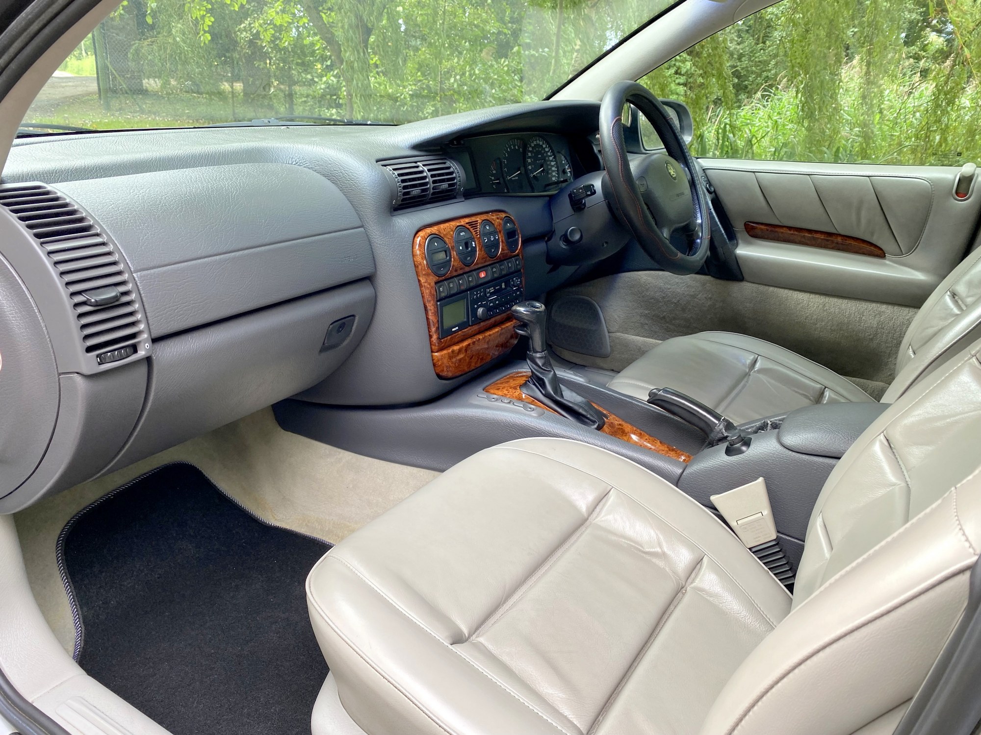 Lot 31 - 1998 Vauxhall Omega Elite