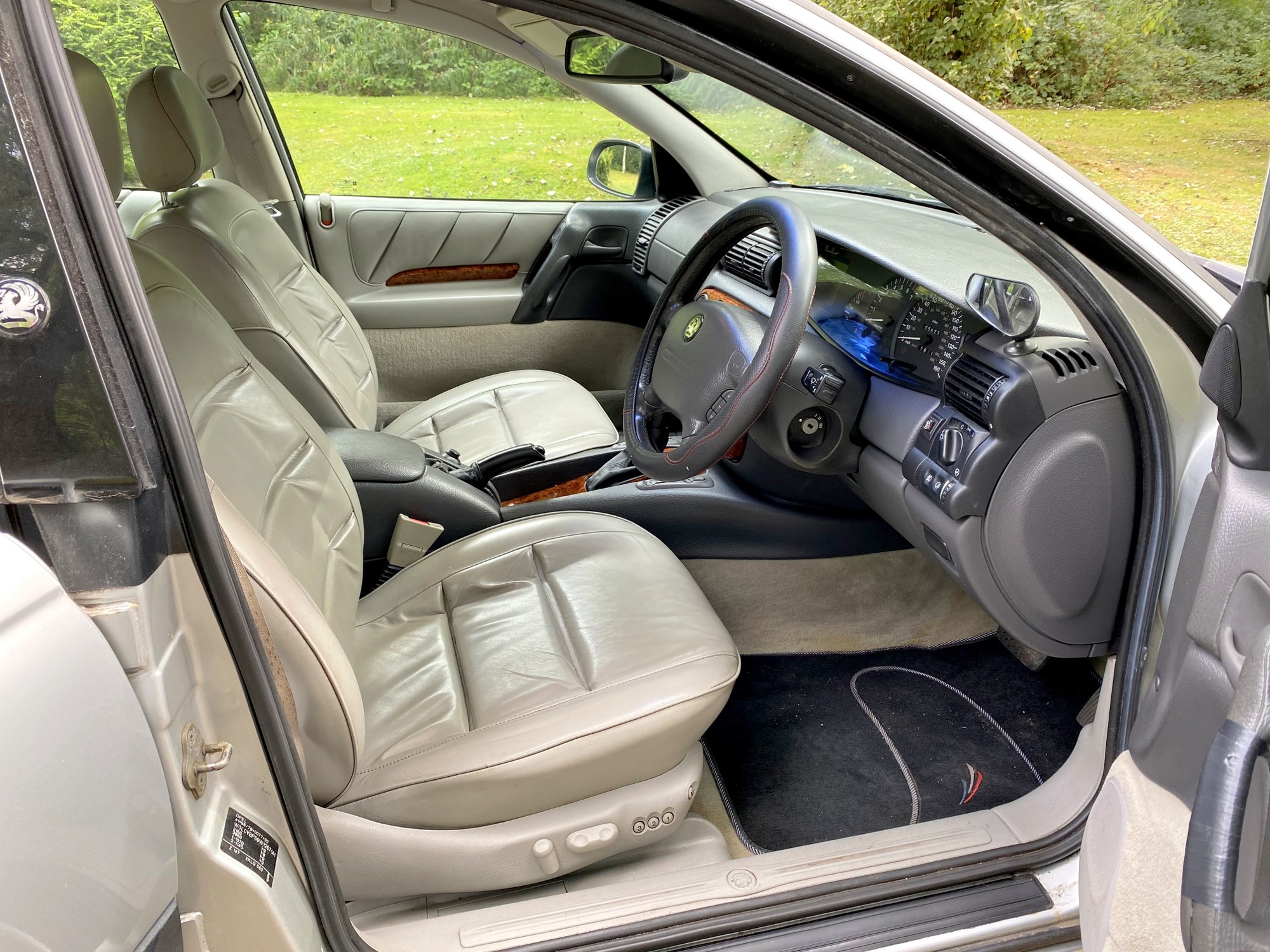 Lot 31 - 1998 Vauxhall Omega Elite