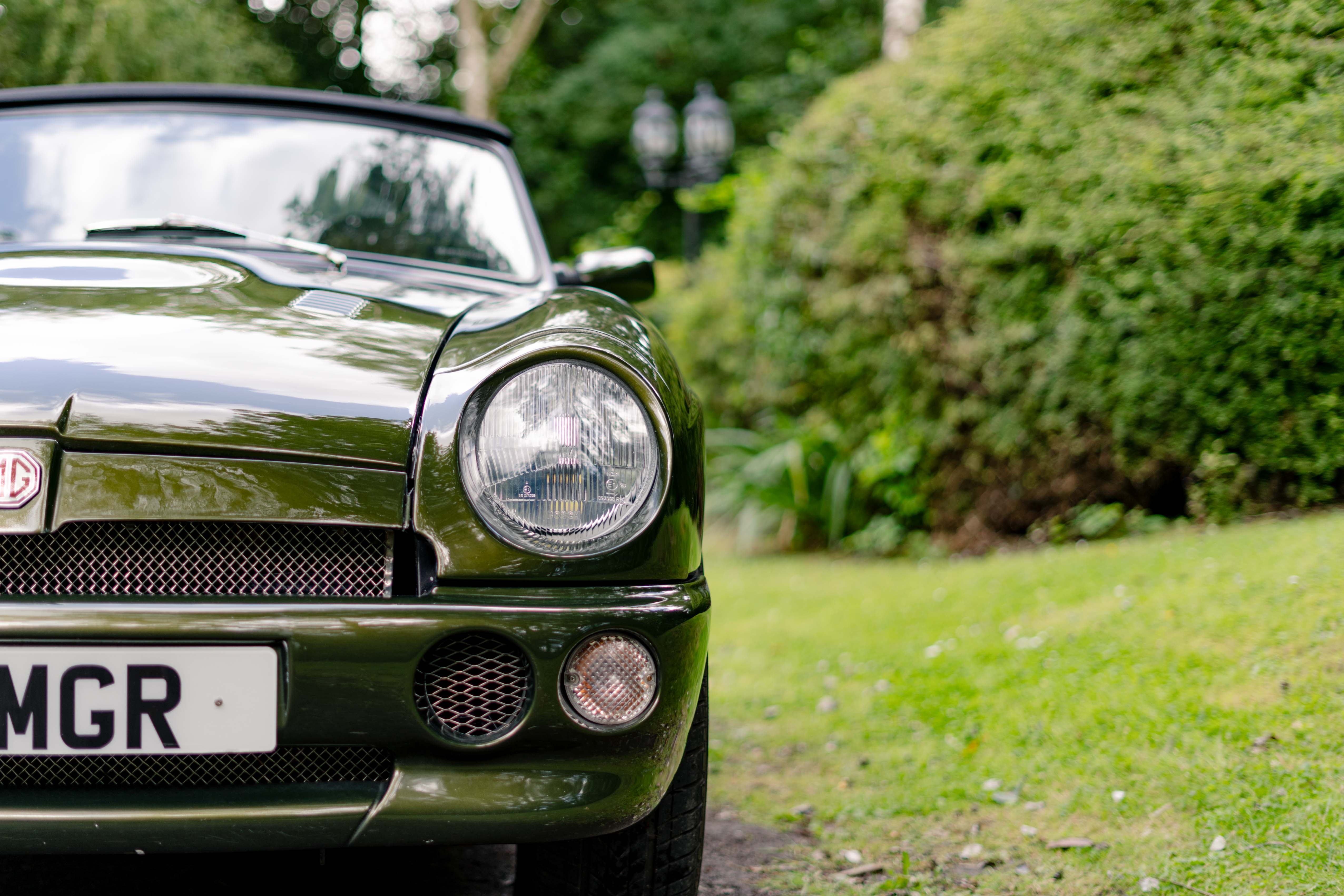 Lot 45 - 1995 MG RV8