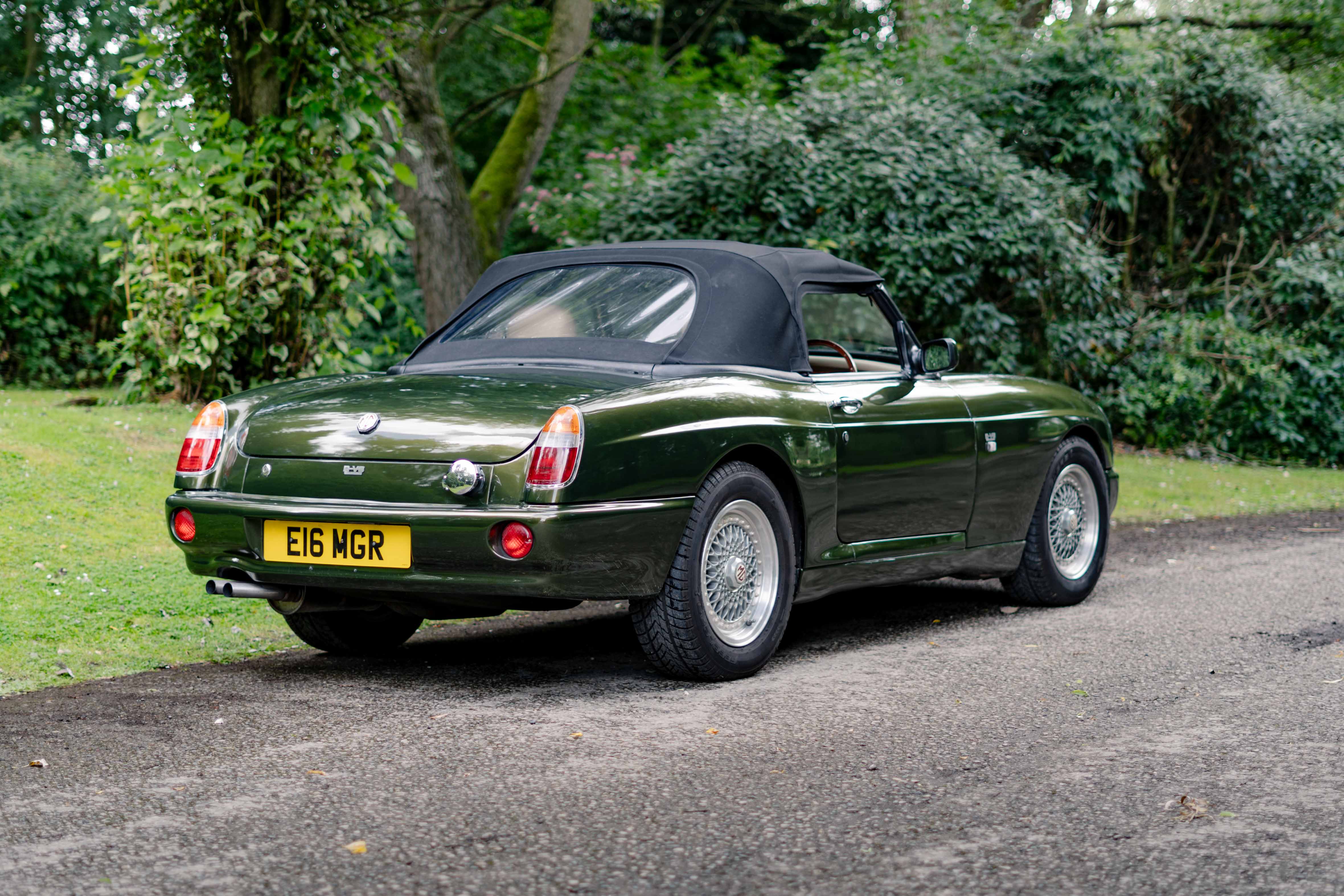 Lot 45 - 1995 MG RV8