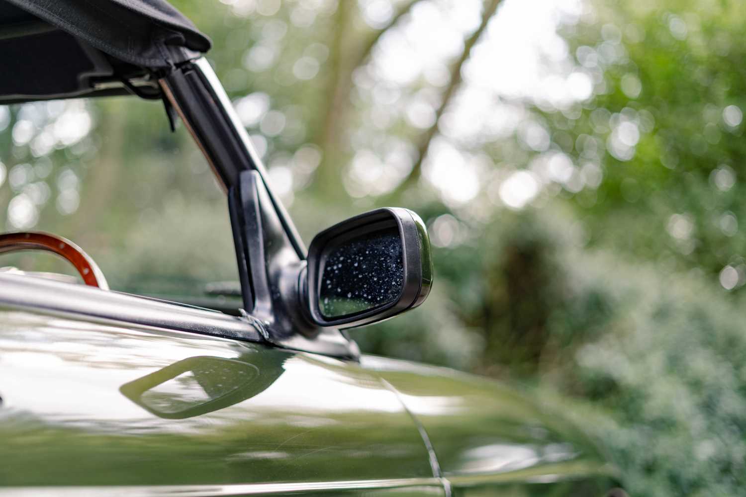 Lot 26 - 1995 MG RV8