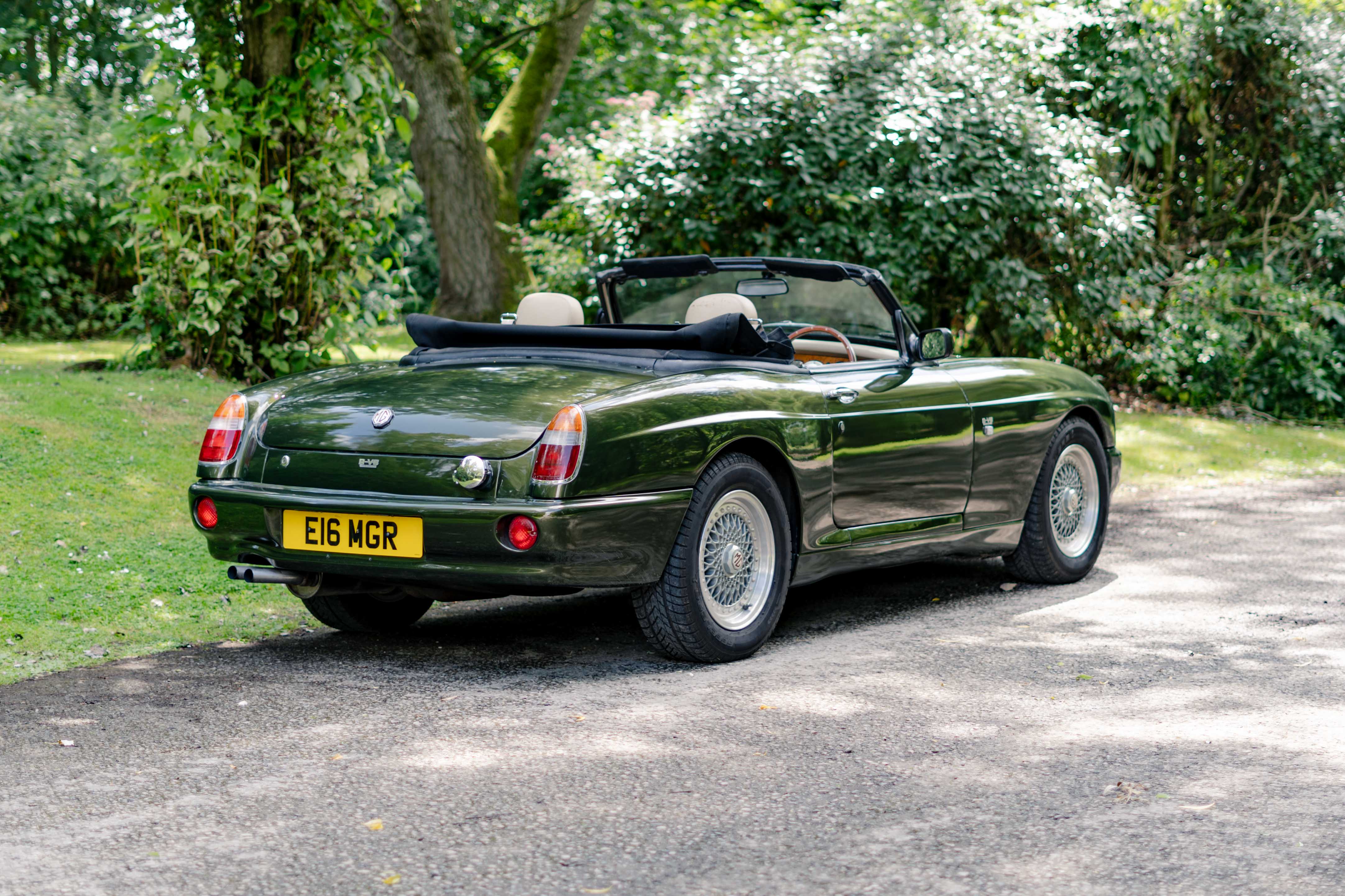 Lot 45 - 1995 MG RV8