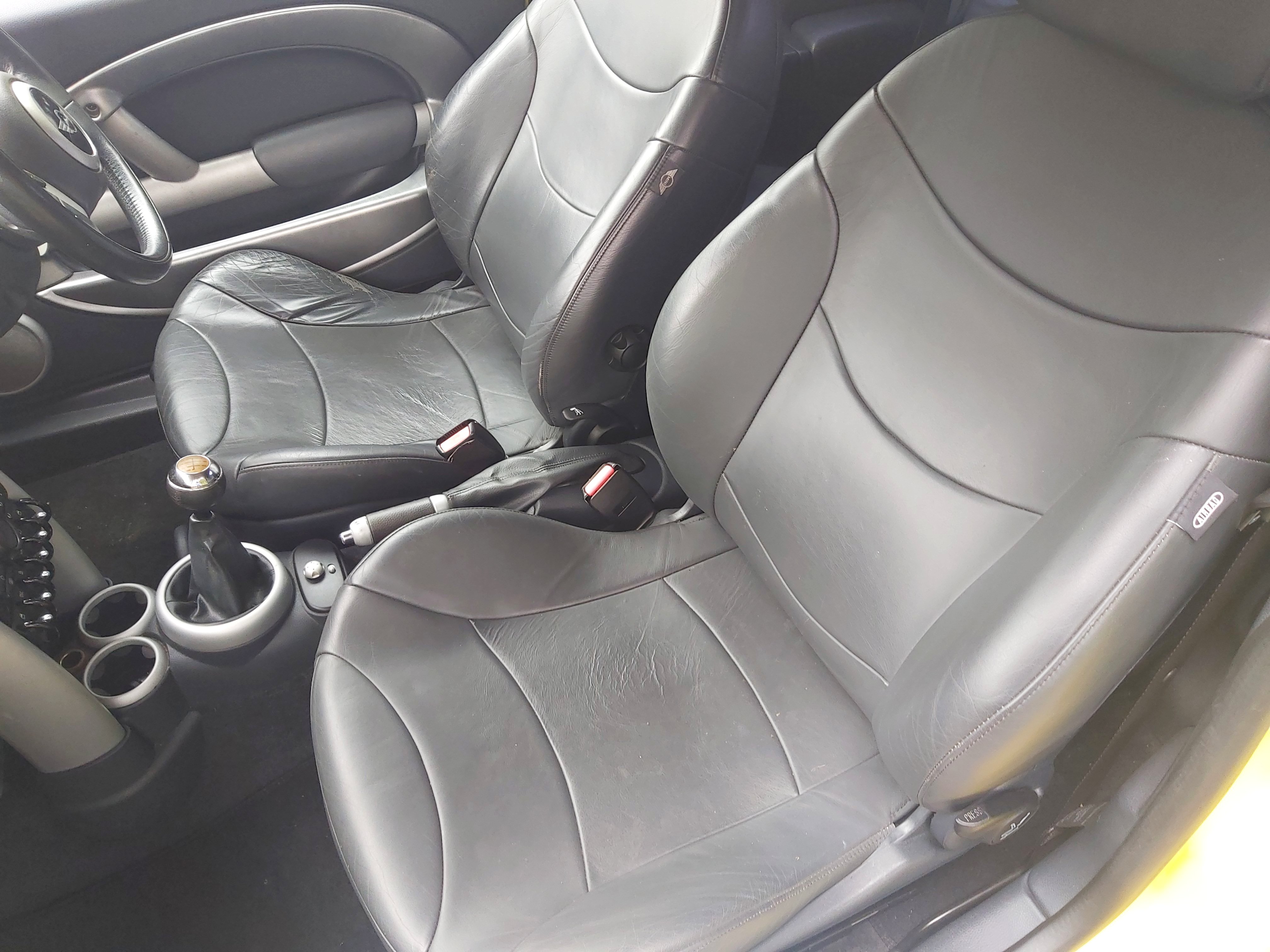 Lot 14 - 2002 Mini Cooper S