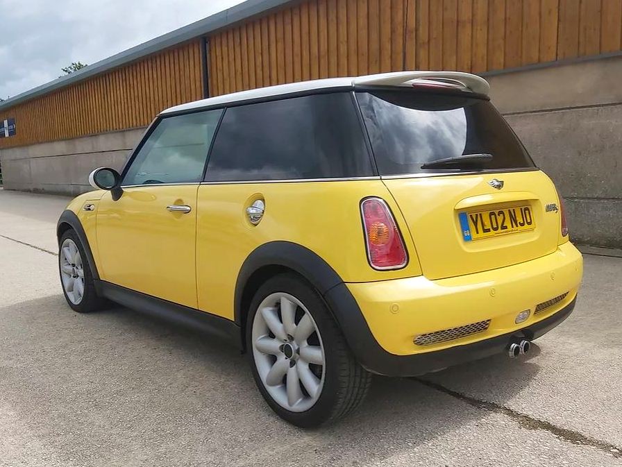 Lot 14 - 2002 Mini Cooper S