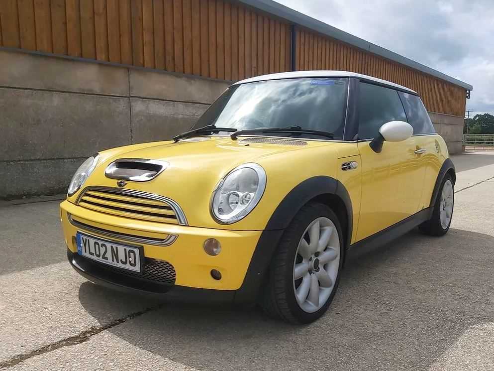 Lot 14 - 2002 Mini Cooper S