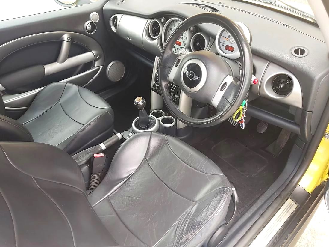 Lot 14 - 2002 Mini Cooper S