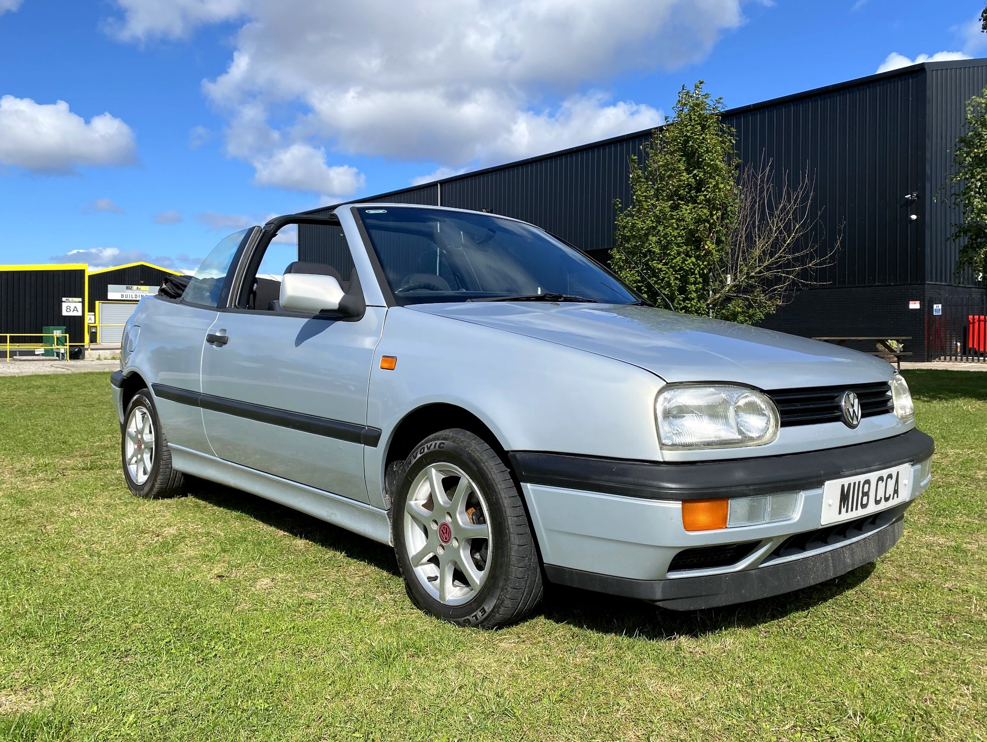 Lot 7 - 1995 Volkswagen Golf Cabriolet