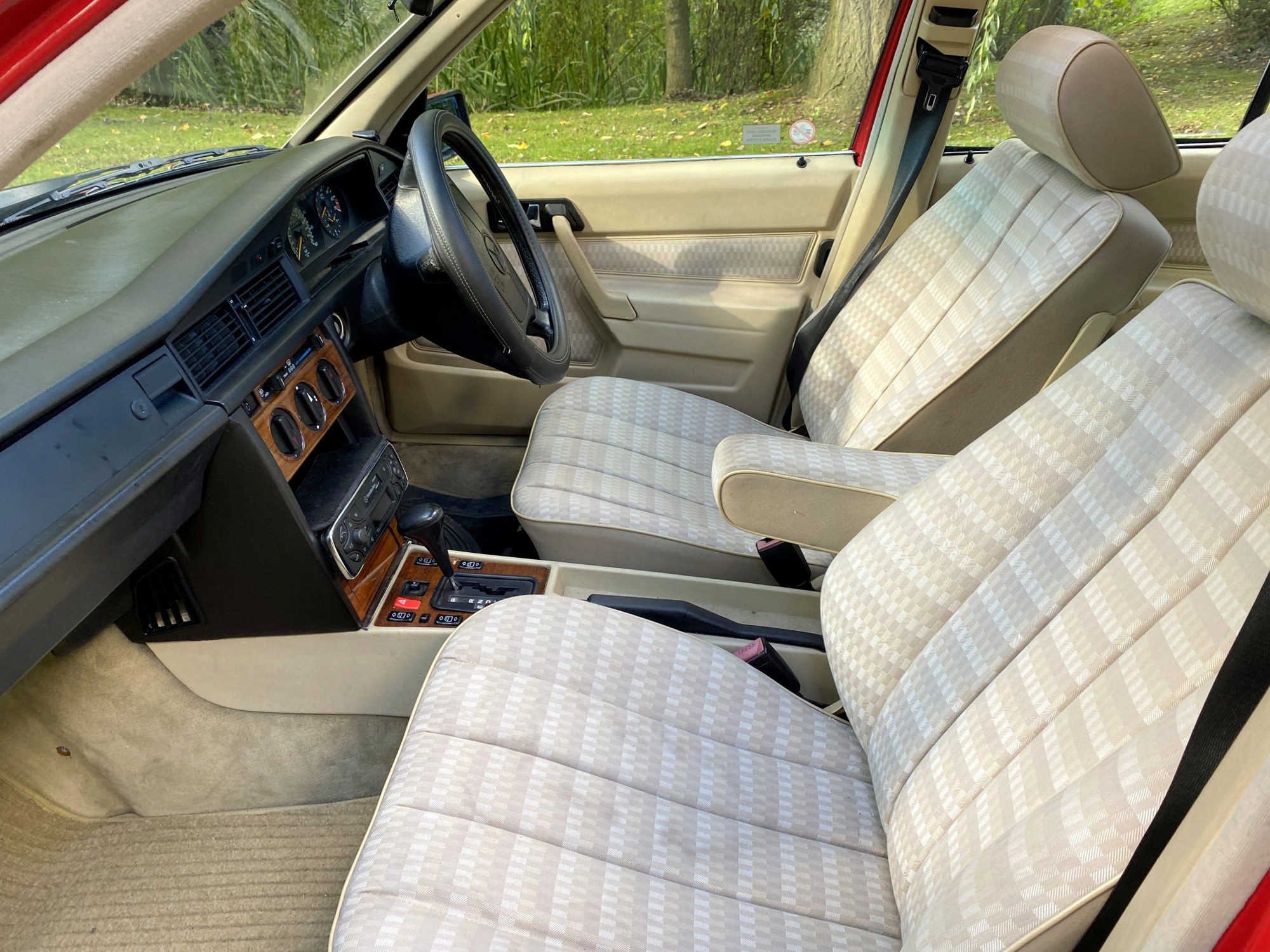 Lot 6 - 1993 Mercedes-Benz 190E 2.6L