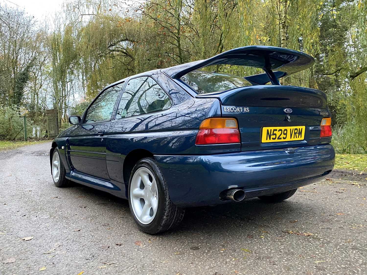 Lot 30 - 1995 Ford Escort RS Cosworth LUX