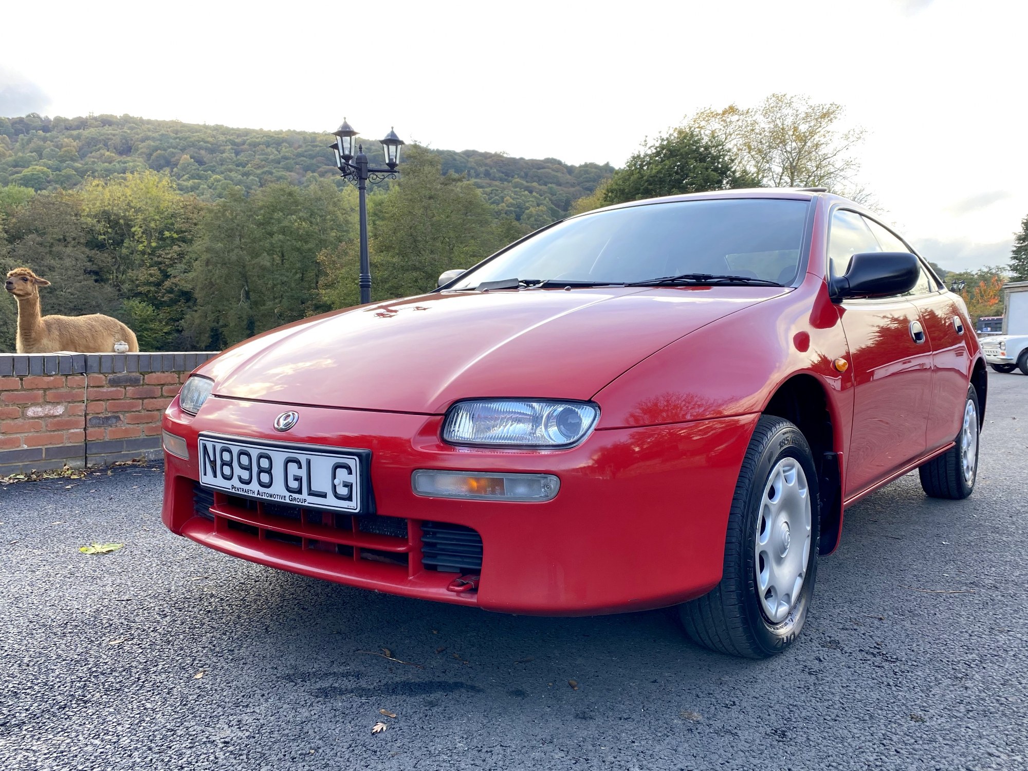 Lot 4 - 1996 Mazda 323F