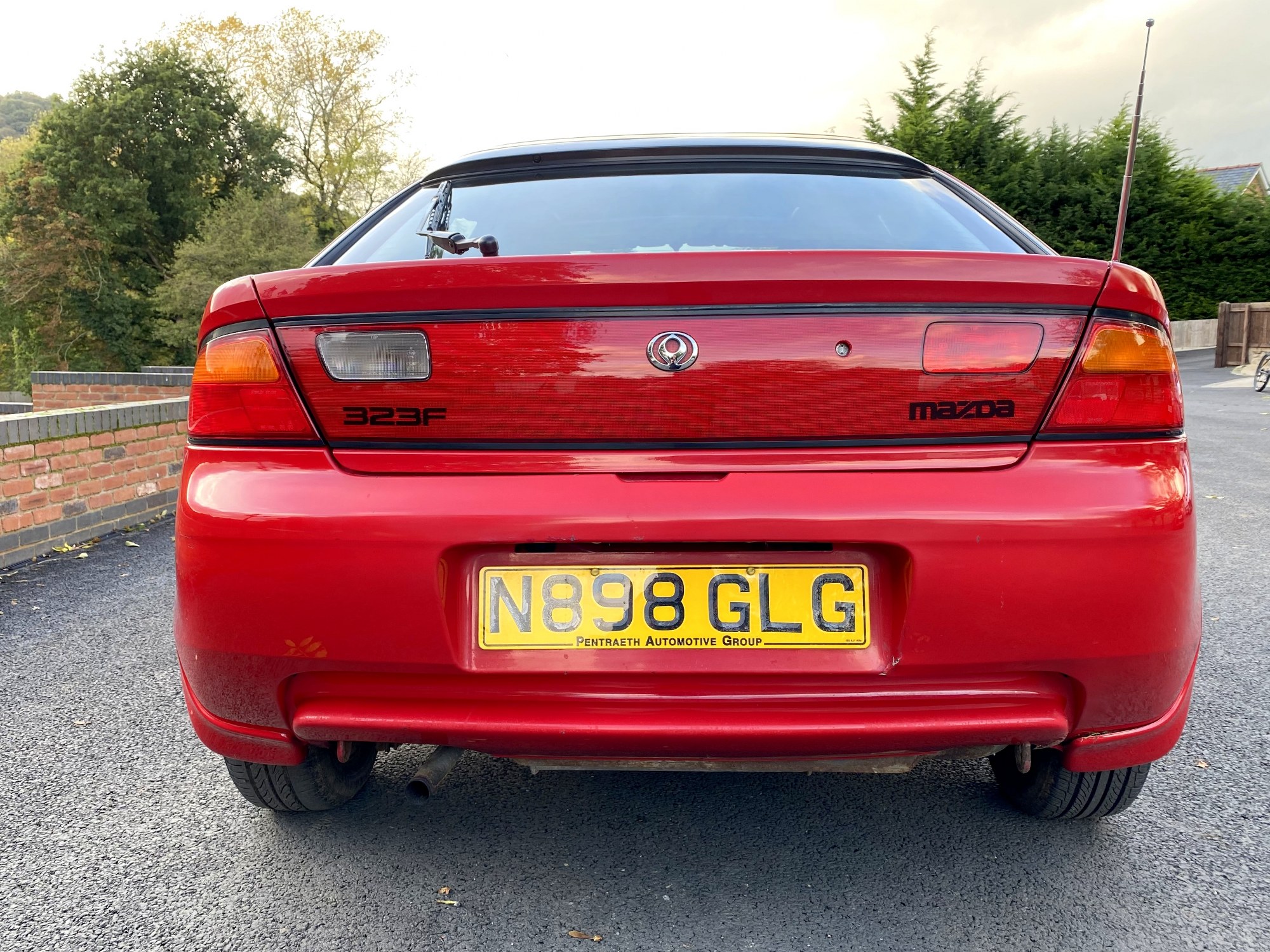 Lot 4 - 1996 Mazda 323F