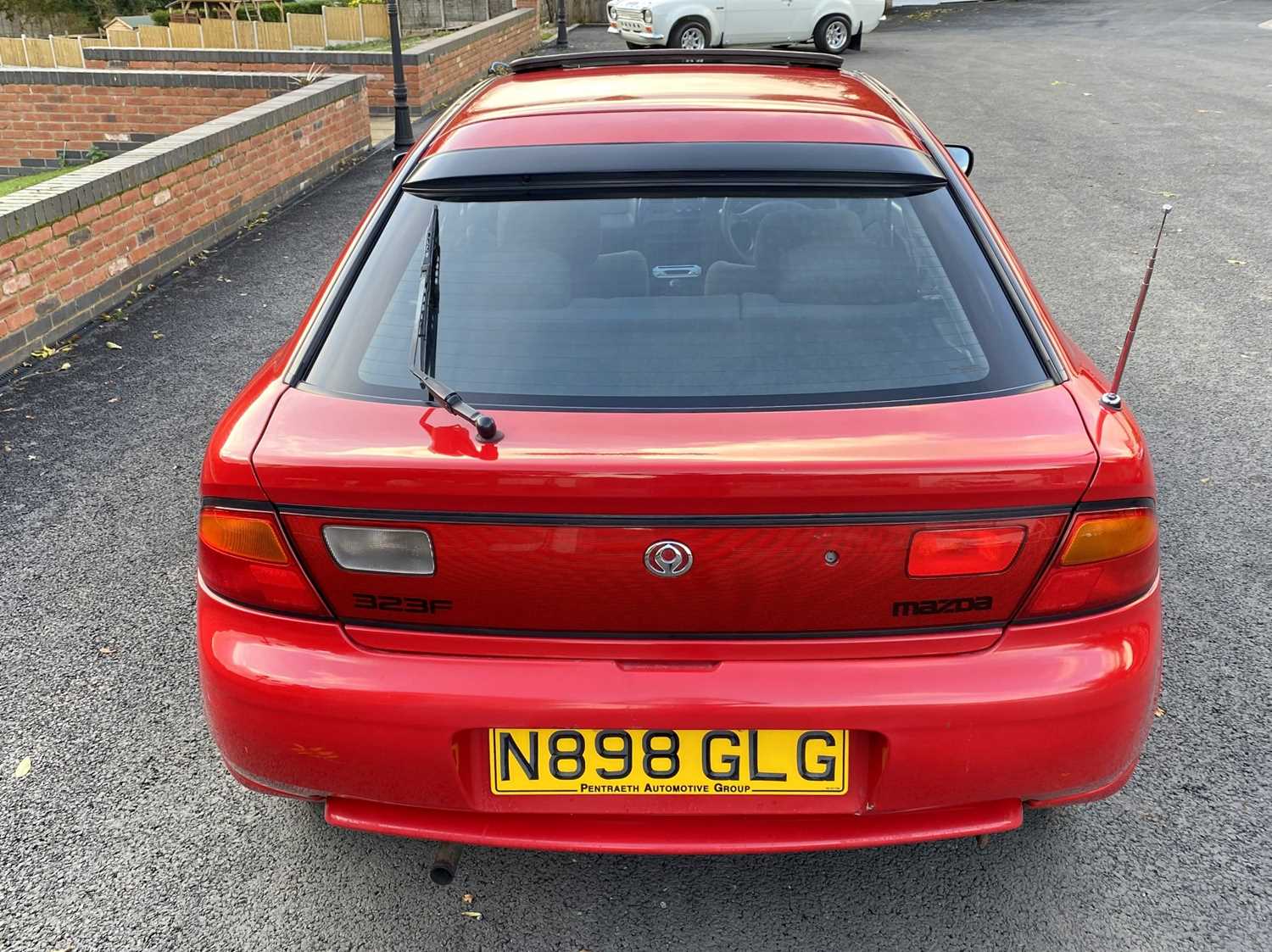 Lot 4 - 1996 Mazda 323F