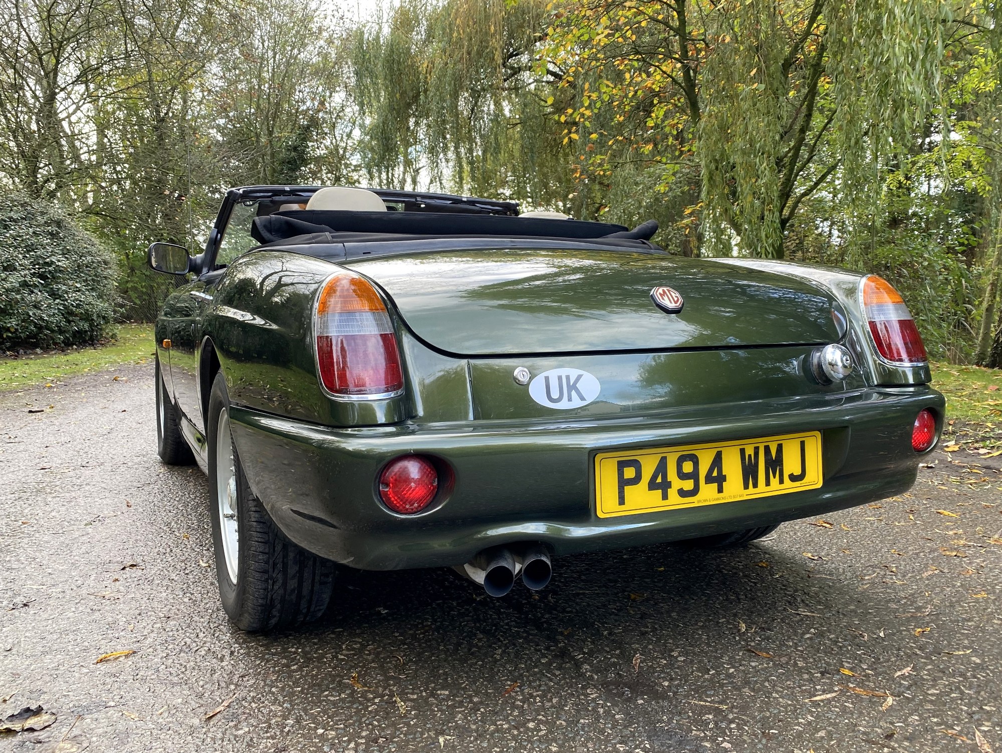 Lot 37 - 1995 MG RV8