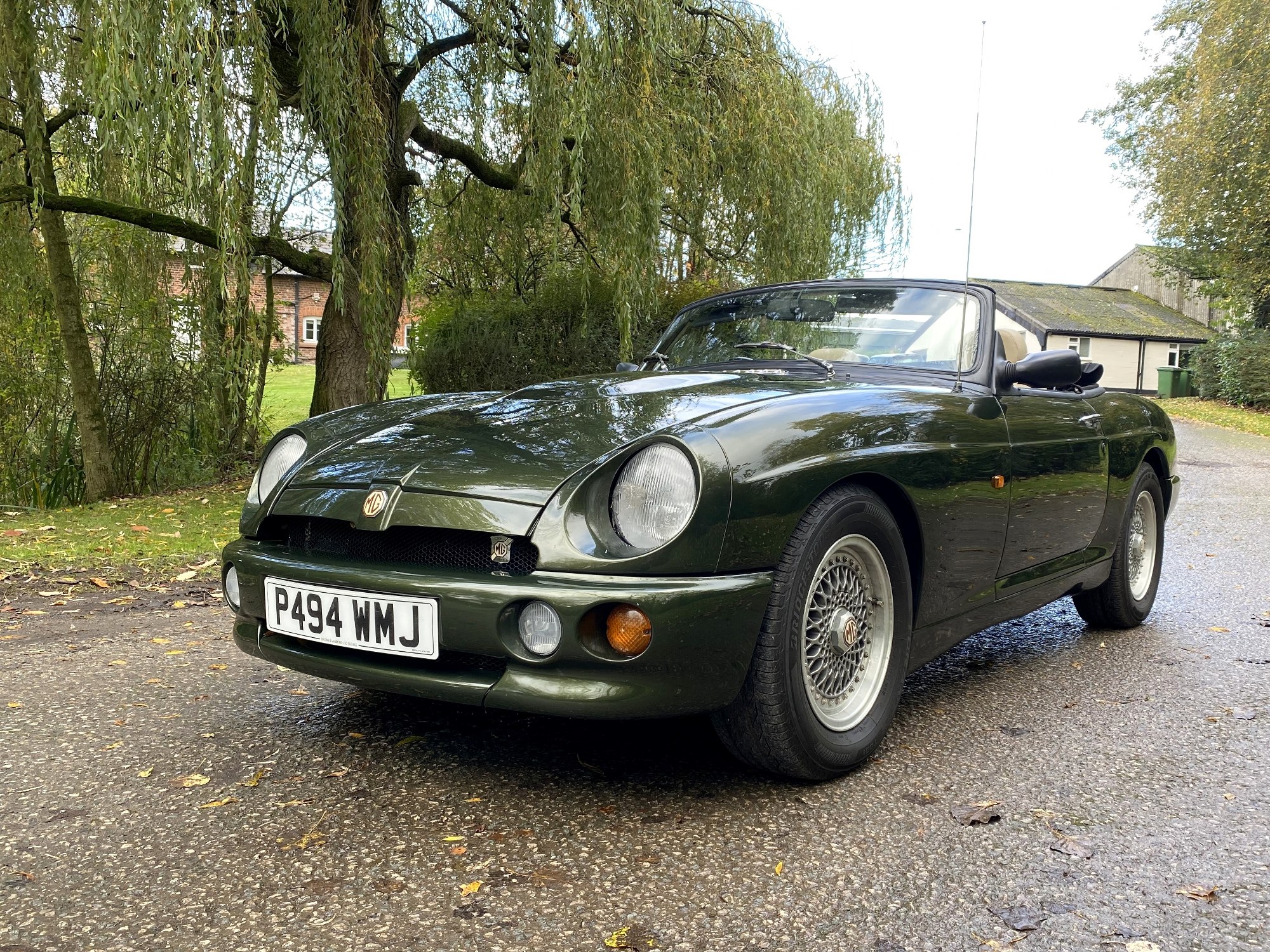 Lot 37 - 1995 MG RV8