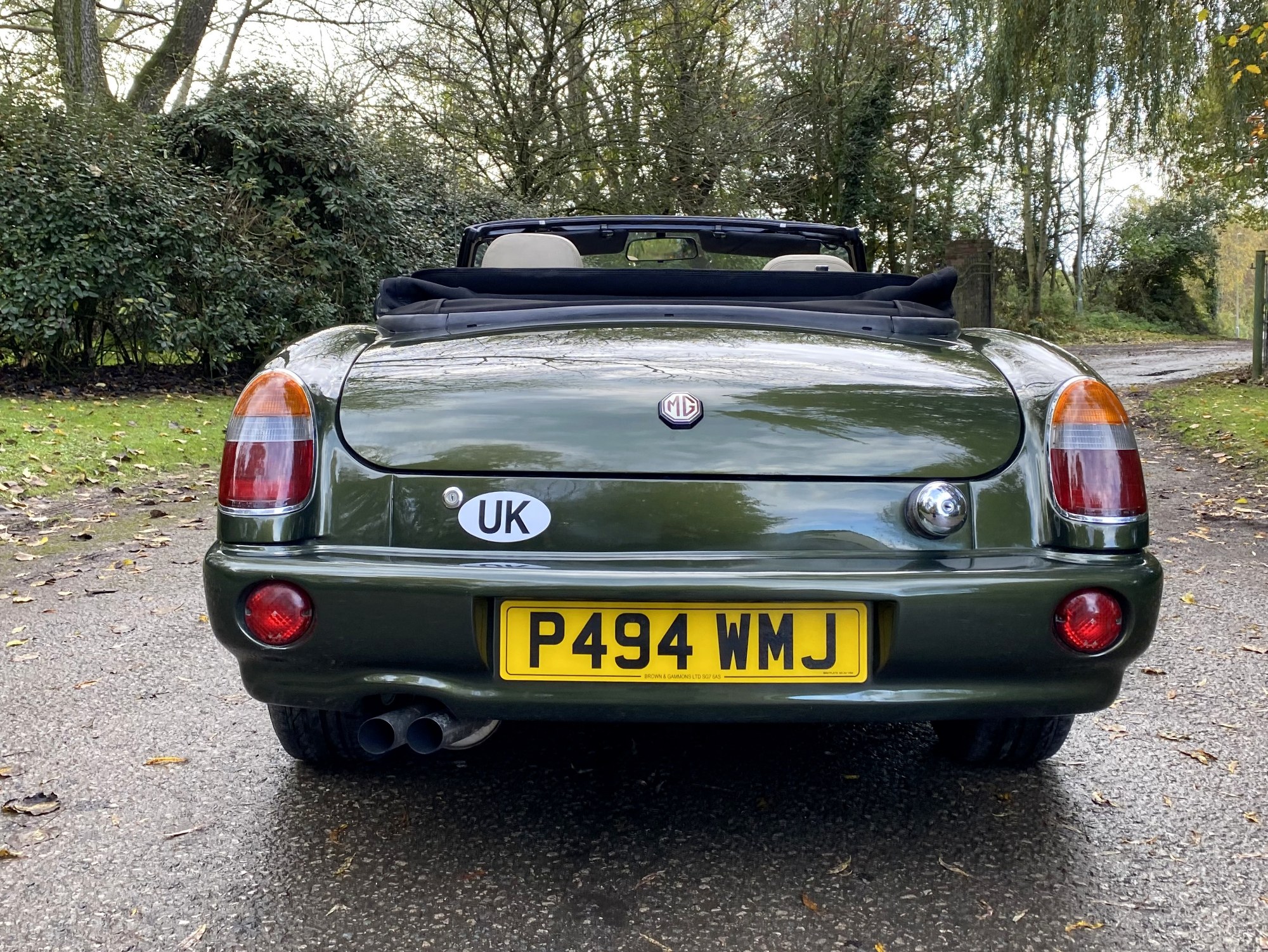 Lot 37 - 1995 MG RV8