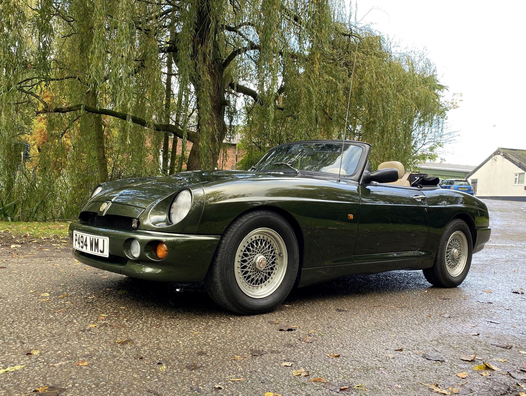 Lot 37 - 1995 MG RV8