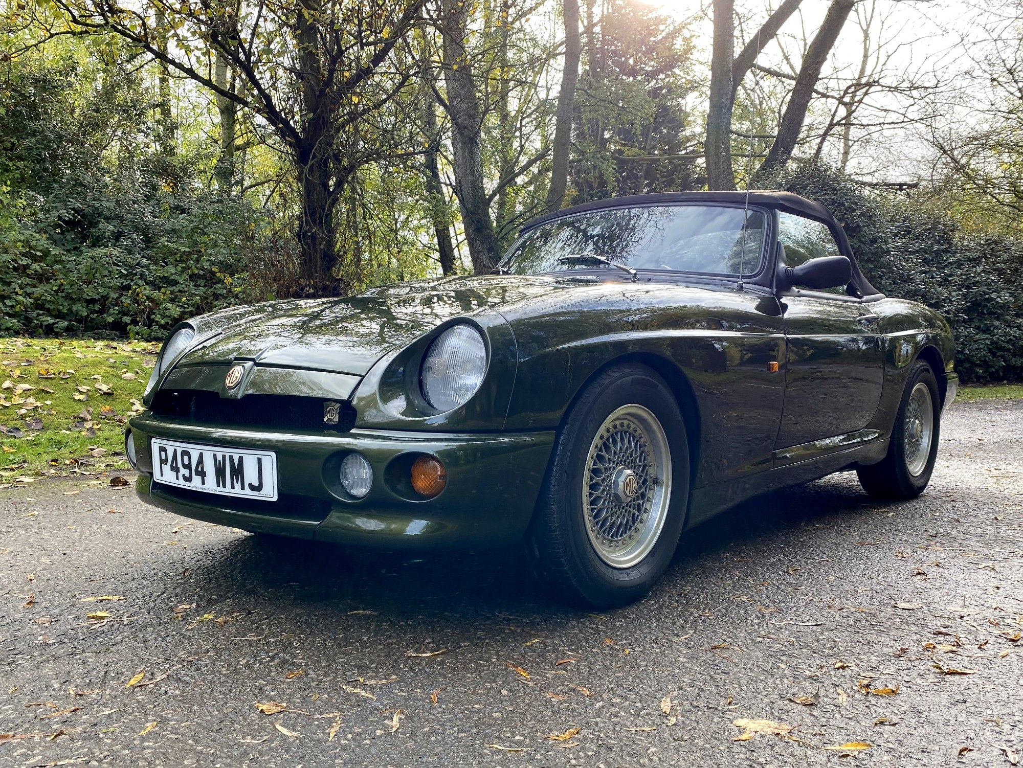 Lot 37 - 1995 MG RV8