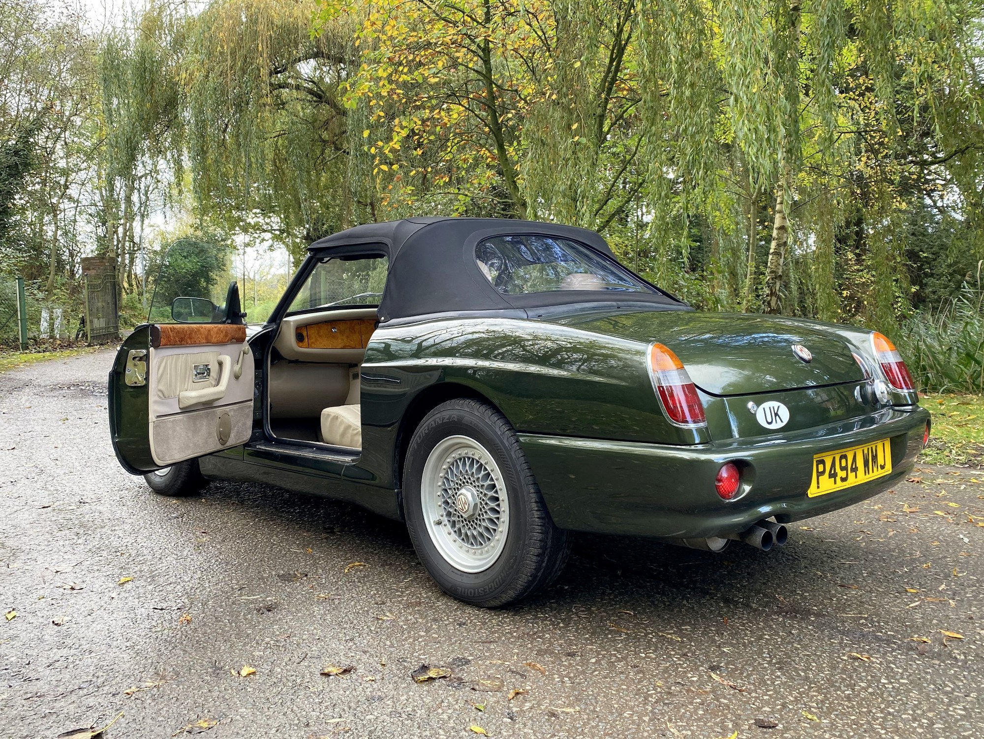 Lot 37 - 1995 MG RV8