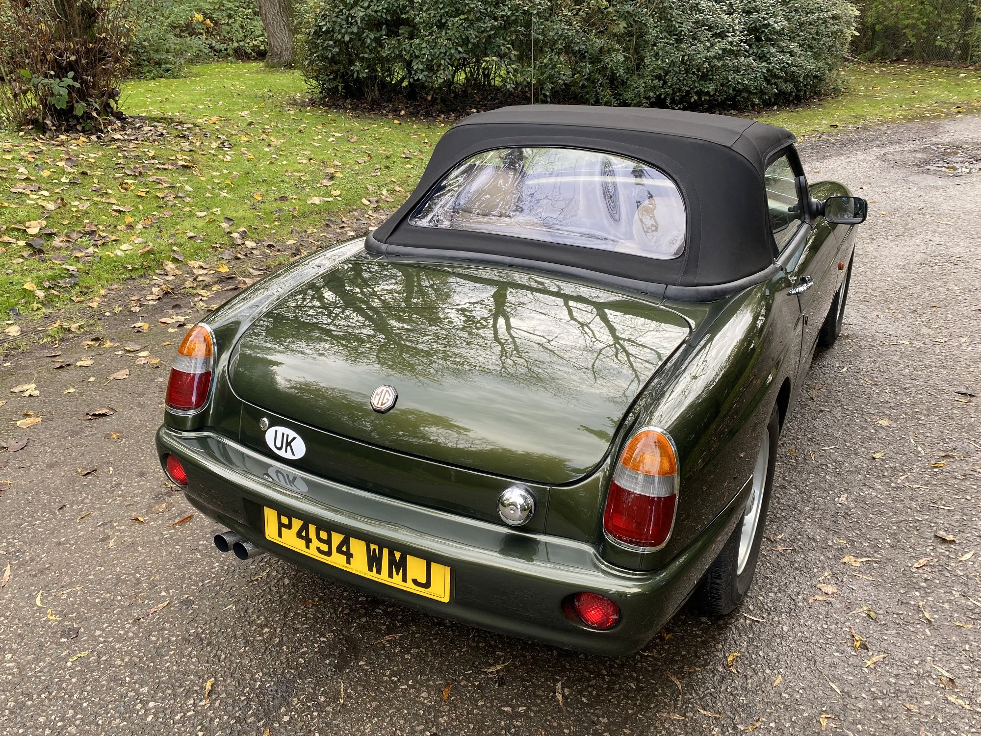 Lot 37 - 1995 MG RV8