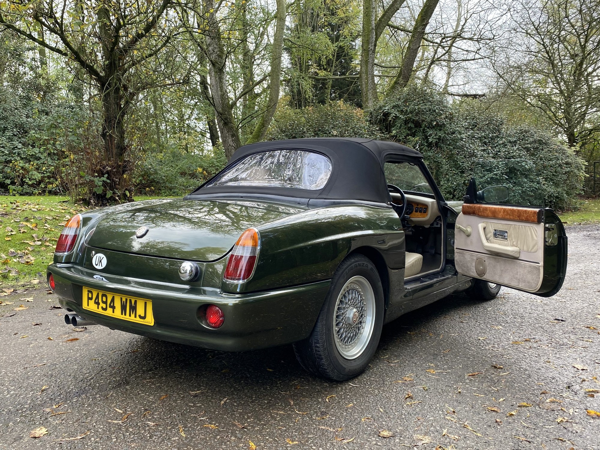 Lot 37 - 1995 MG RV8