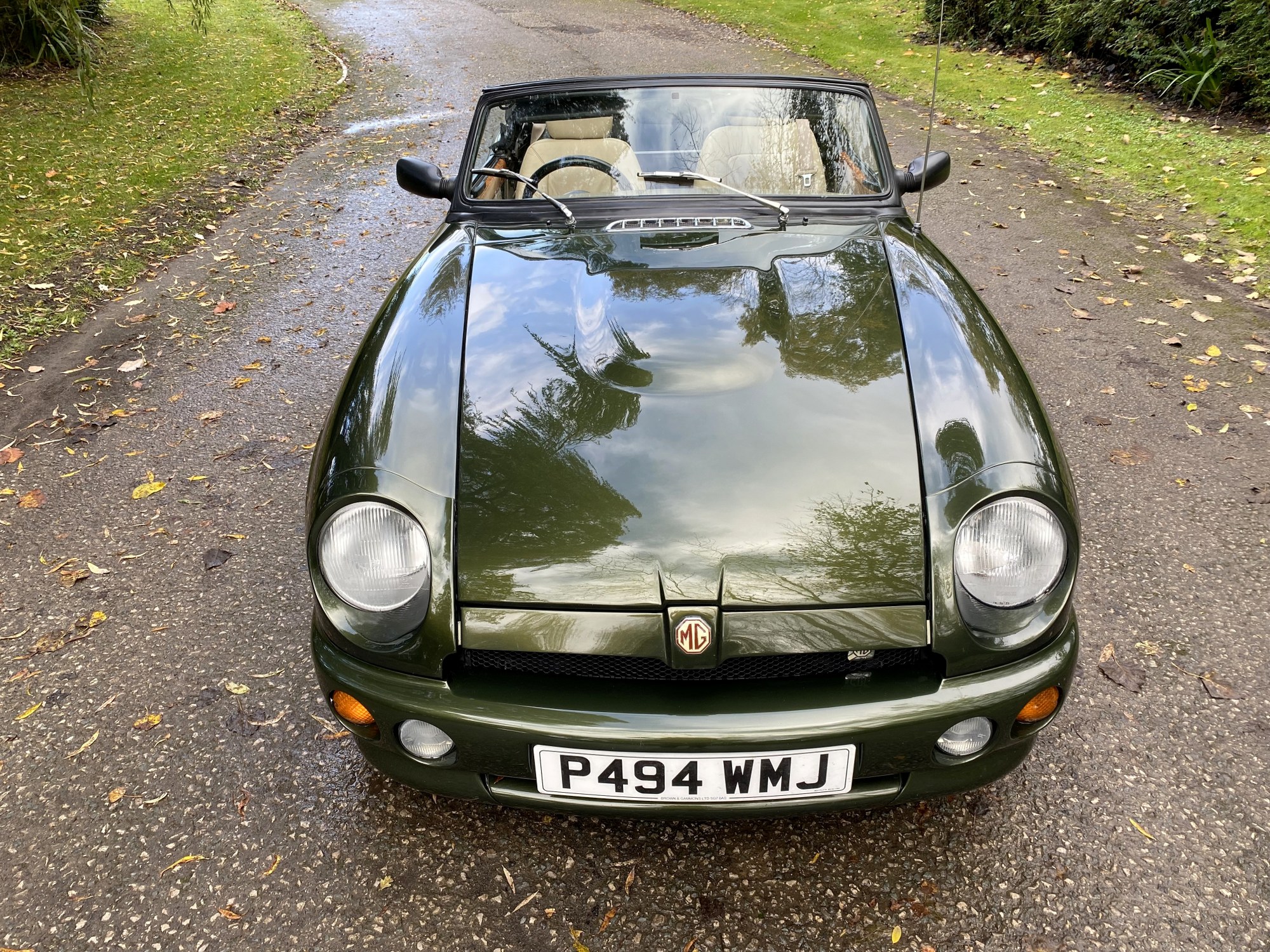 Lot 37 - 1995 MG RV8