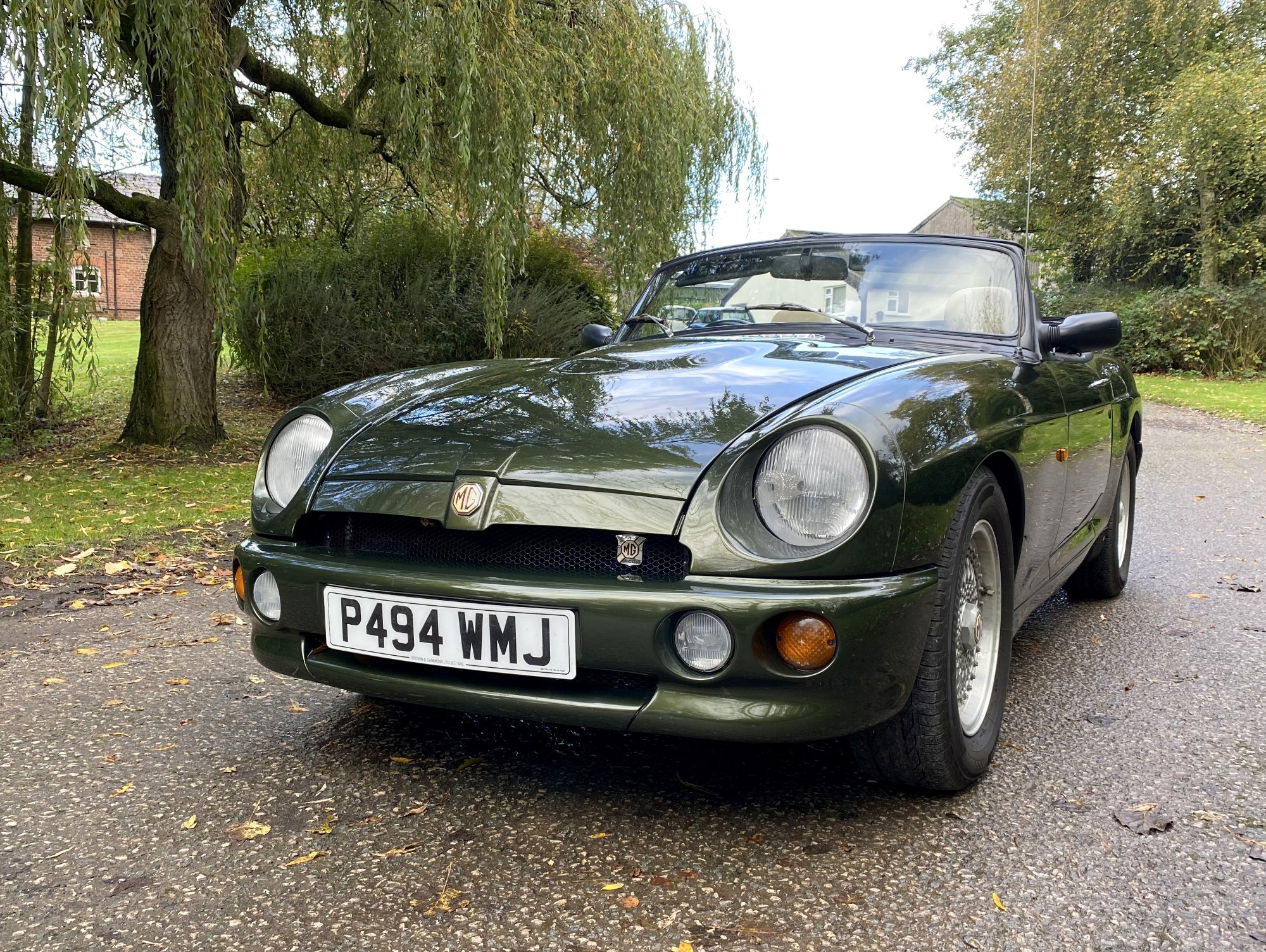 Lot 37 - 1995 MG RV8