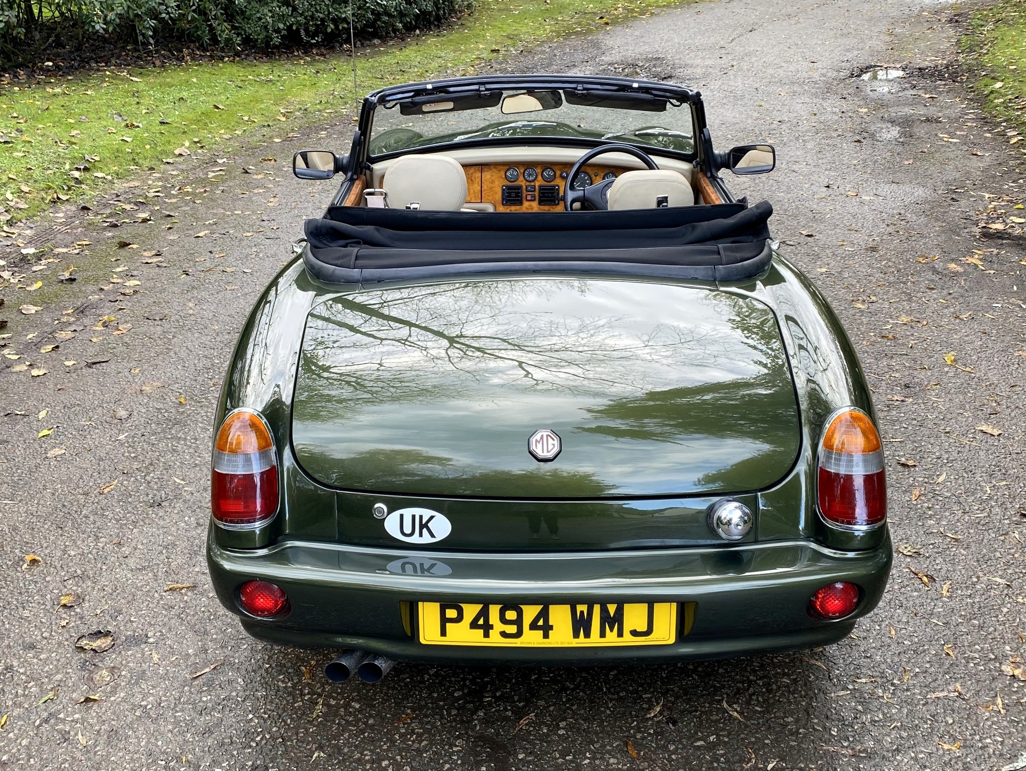 Lot 37 - 1995 MG RV8