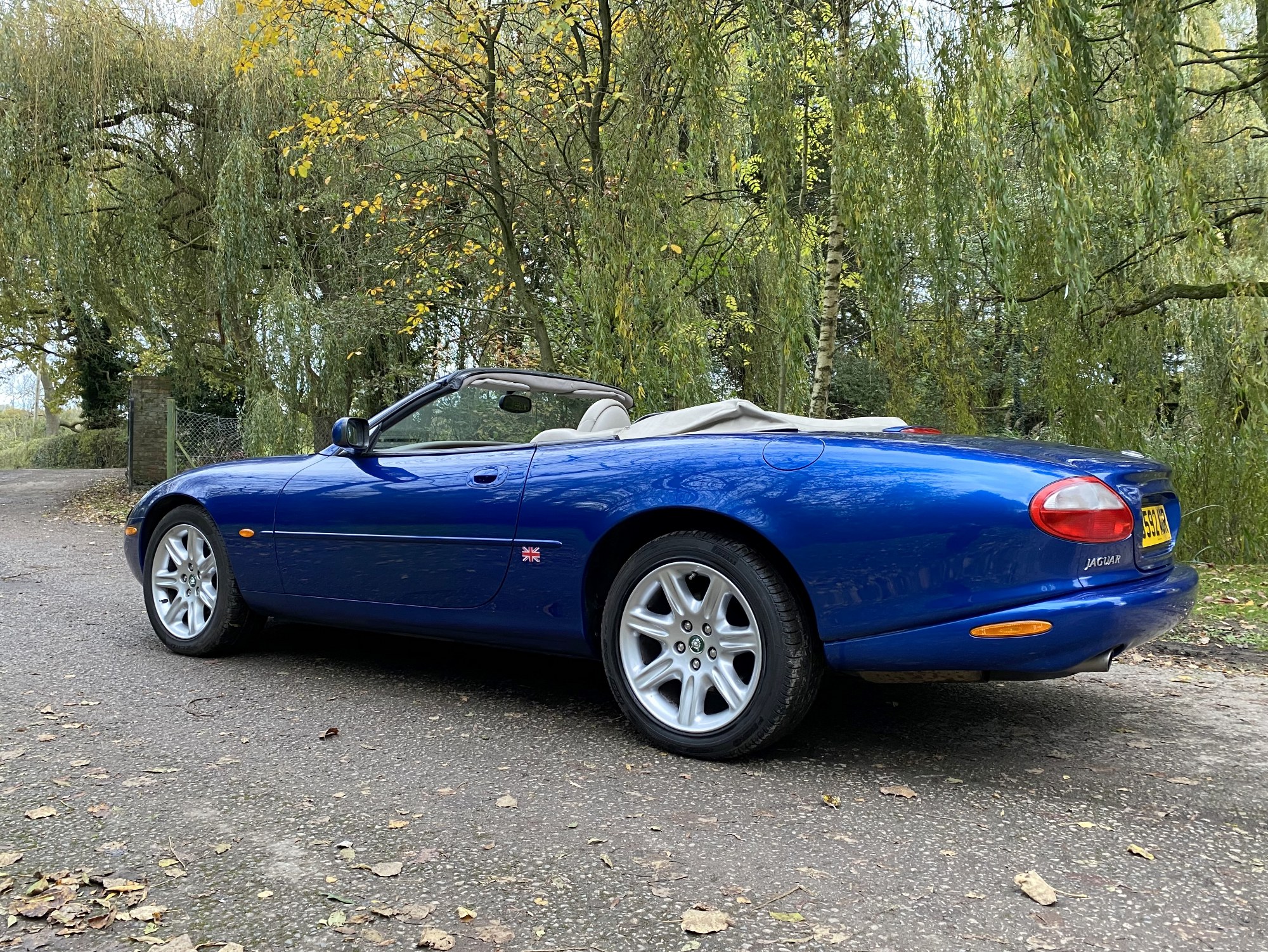 Lot 20 - 1998 Jaguar XK8 Convertible