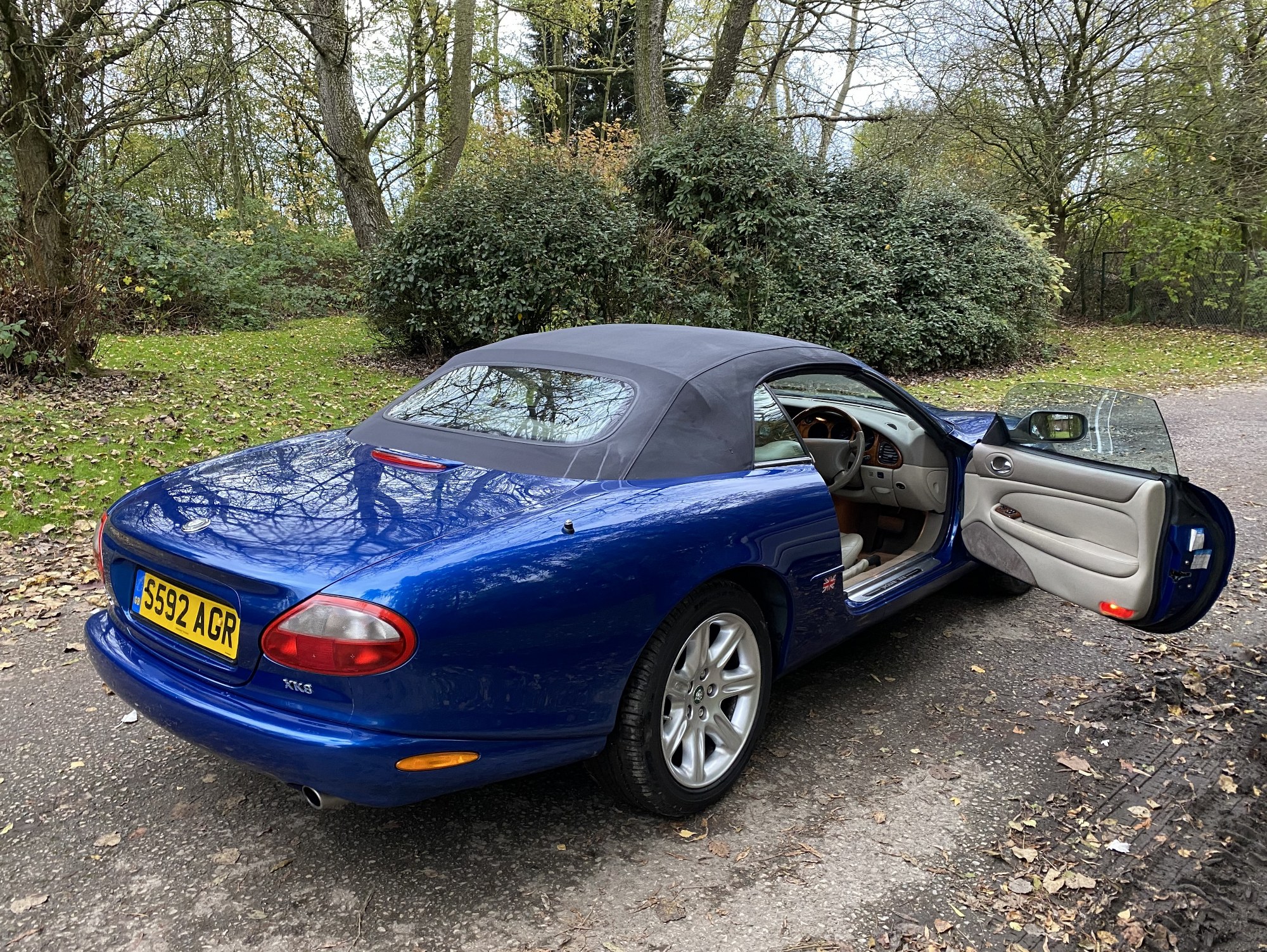 Lot 20 - 1998 Jaguar XK8 Convertible