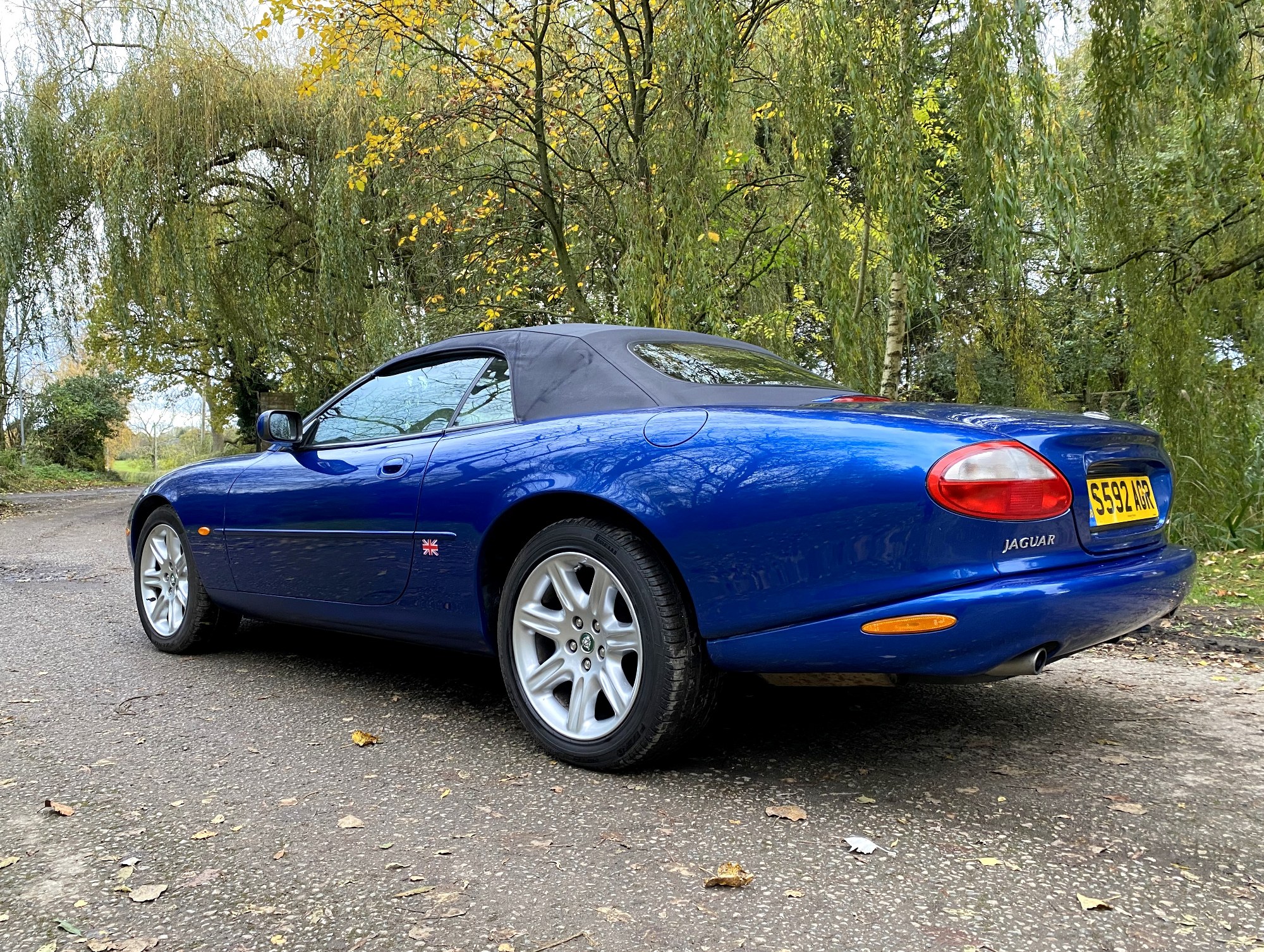 Lot 20 - 1998 Jaguar XK8 Convertible