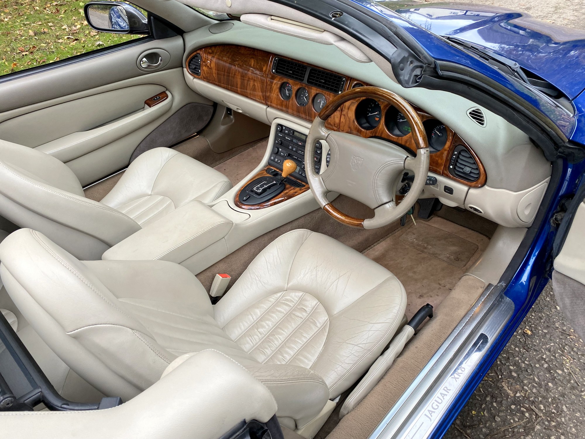 Lot 20 - 1998 Jaguar XK8 Convertible