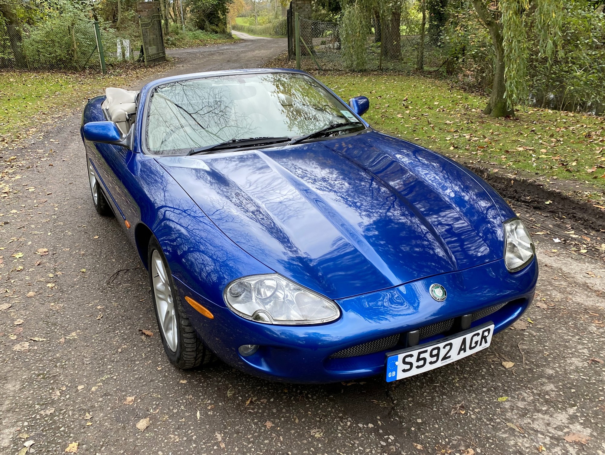 Lot 20 - 1998 Jaguar XK8 Convertible