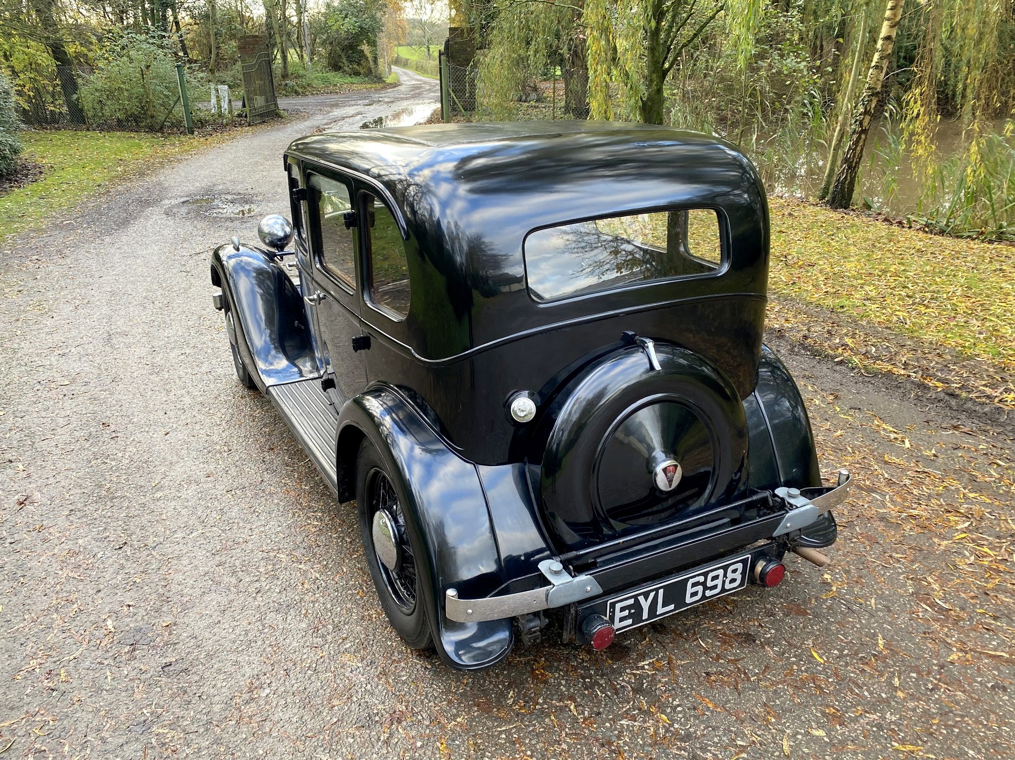 Lot 77 - 1938 Rover 10 P1