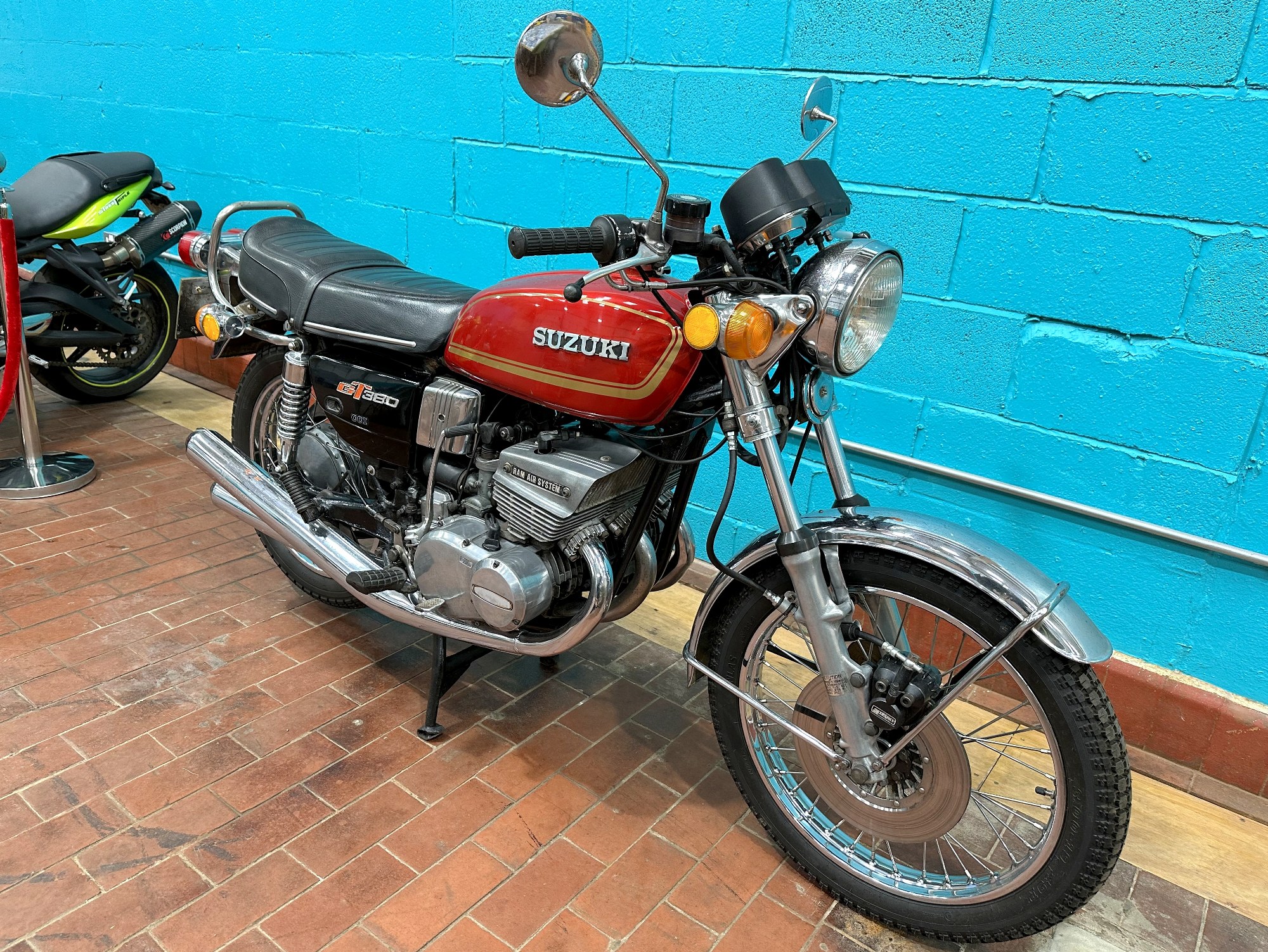Lot 31 - 1974 Suzuki GT380