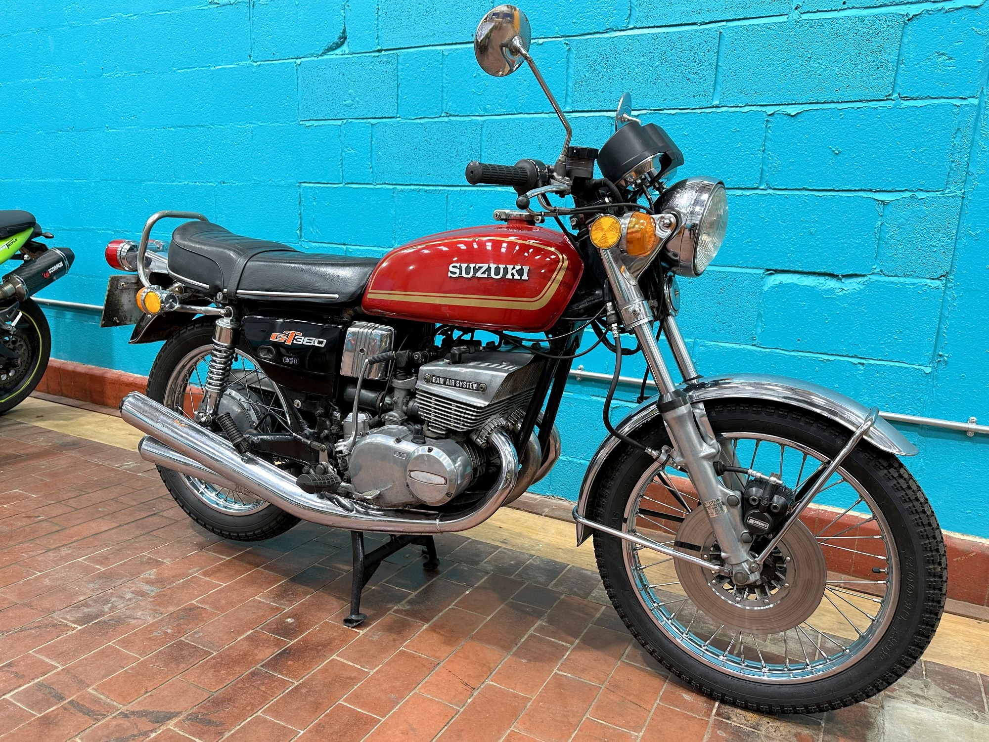 Lot 31 - 1974 Suzuki GT380