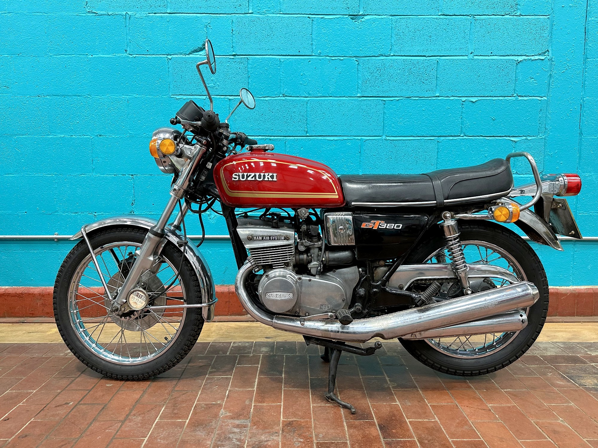 Lot 31 - 1974 Suzuki GT380