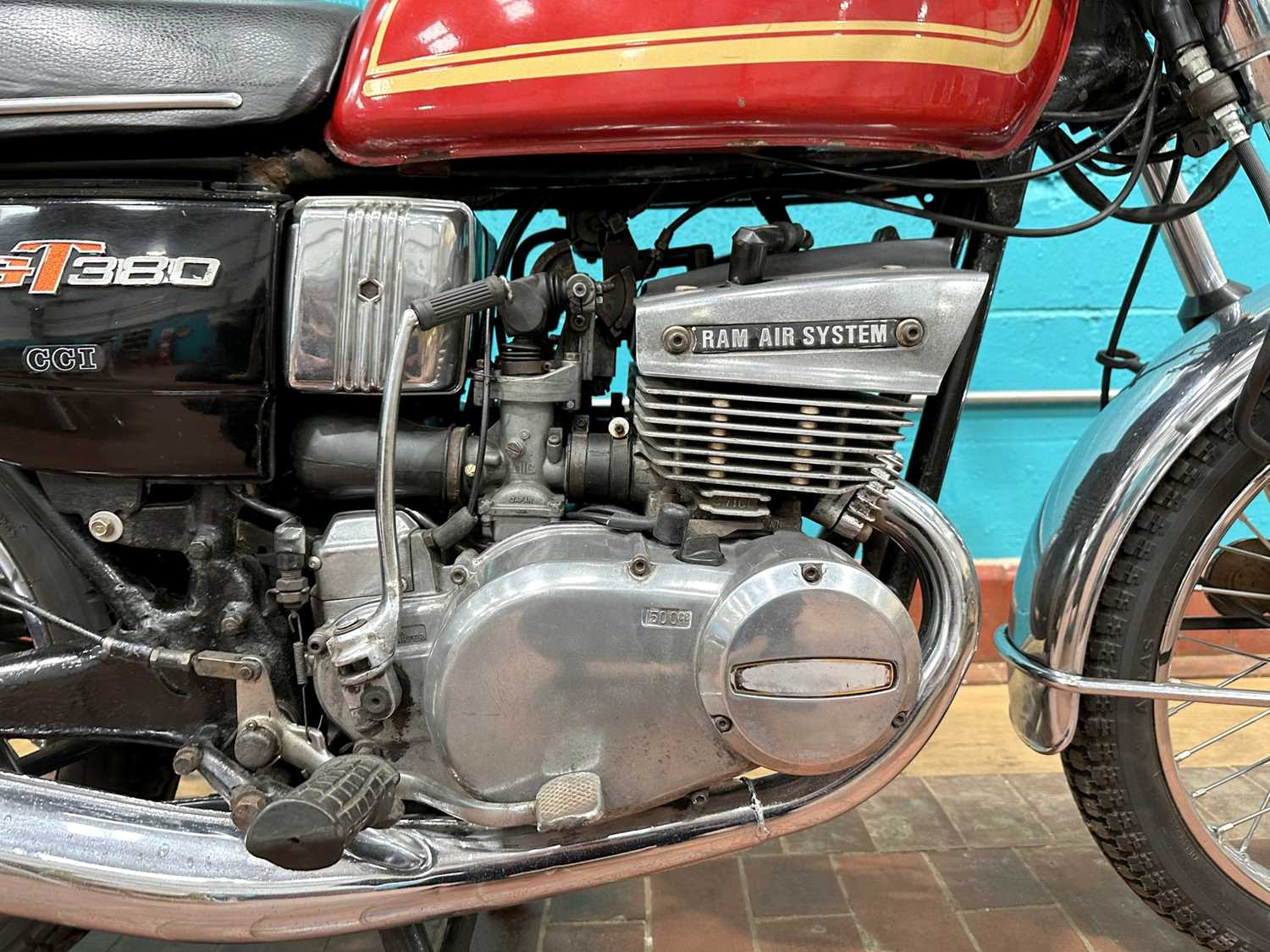 Lot 31 - 1974 Suzuki GT380