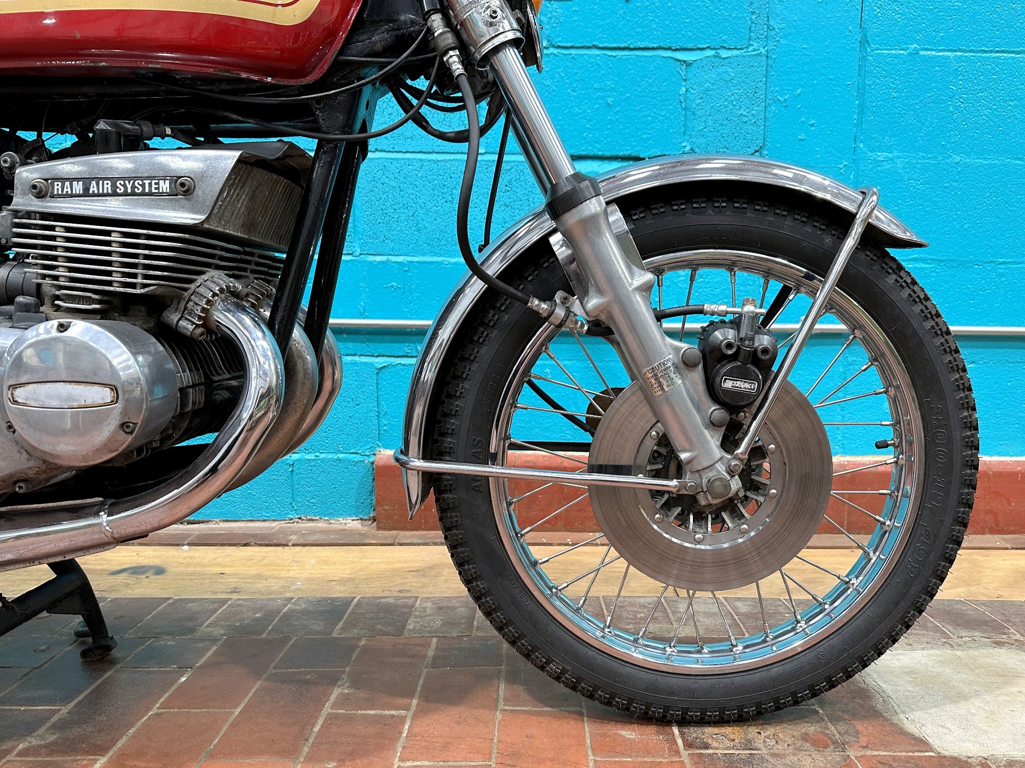 Lot 31 - 1974 Suzuki GT380