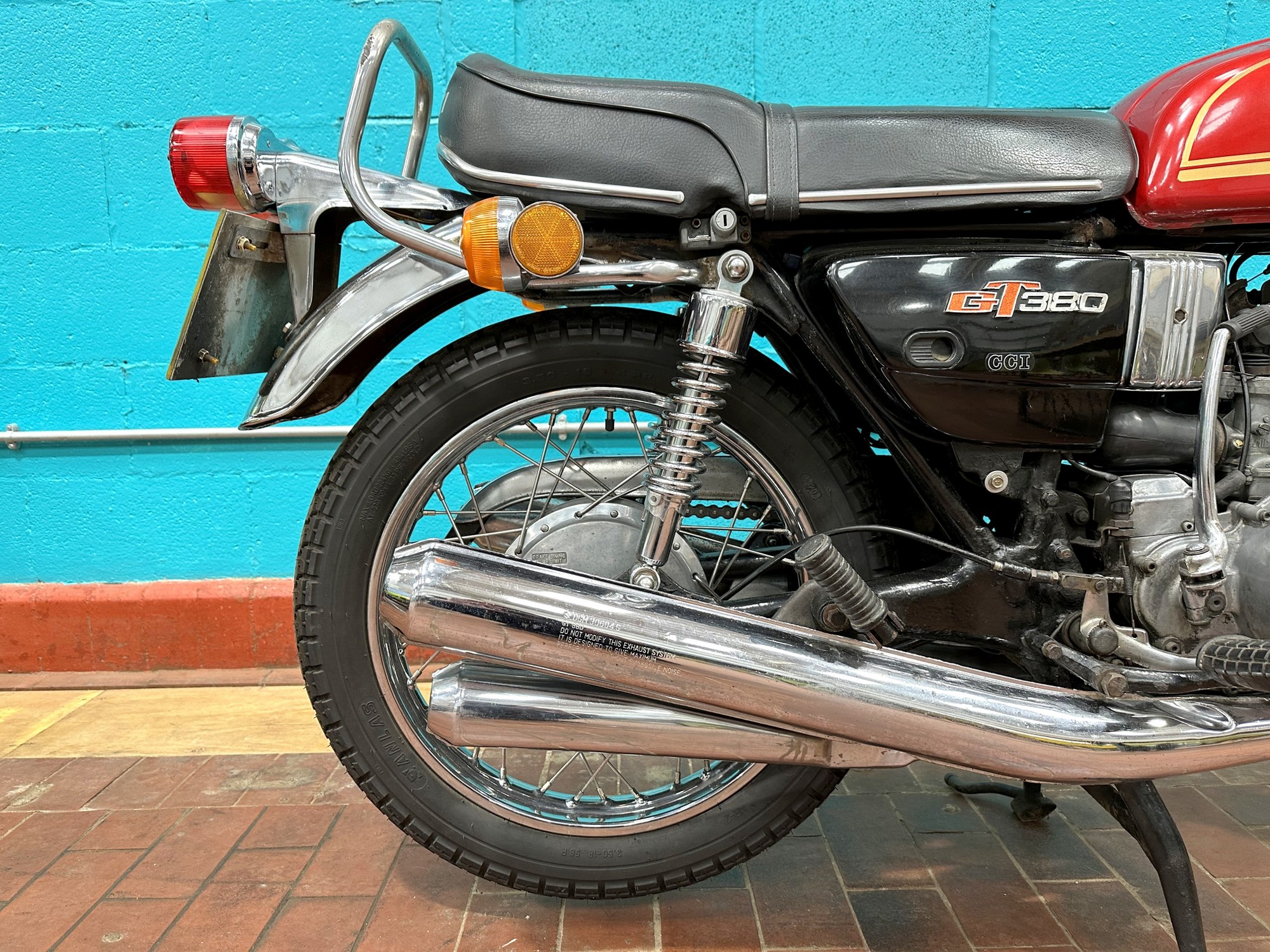 Lot 31 - 1974 Suzuki GT380