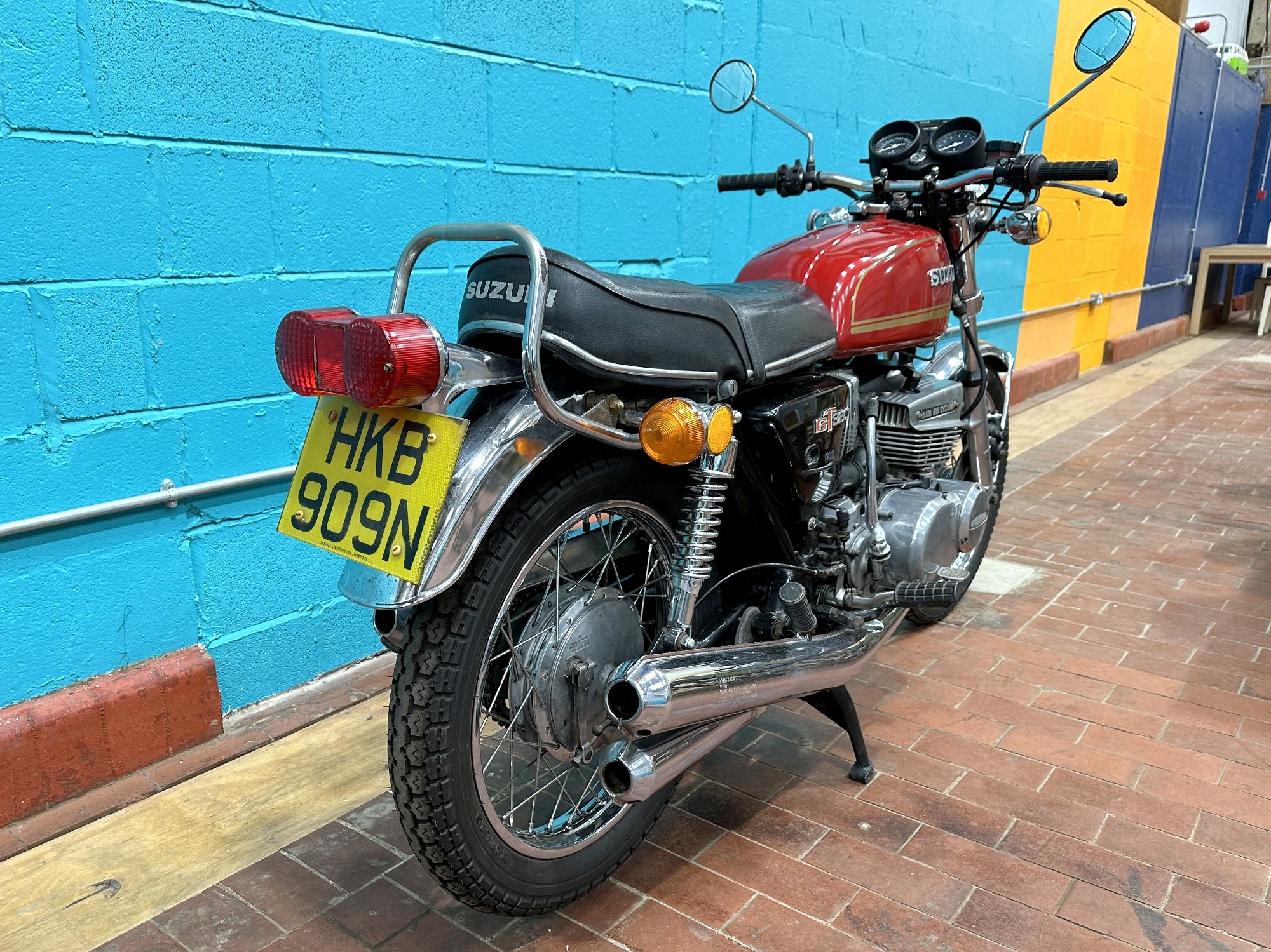 Lot 31 - 1974 Suzuki GT380